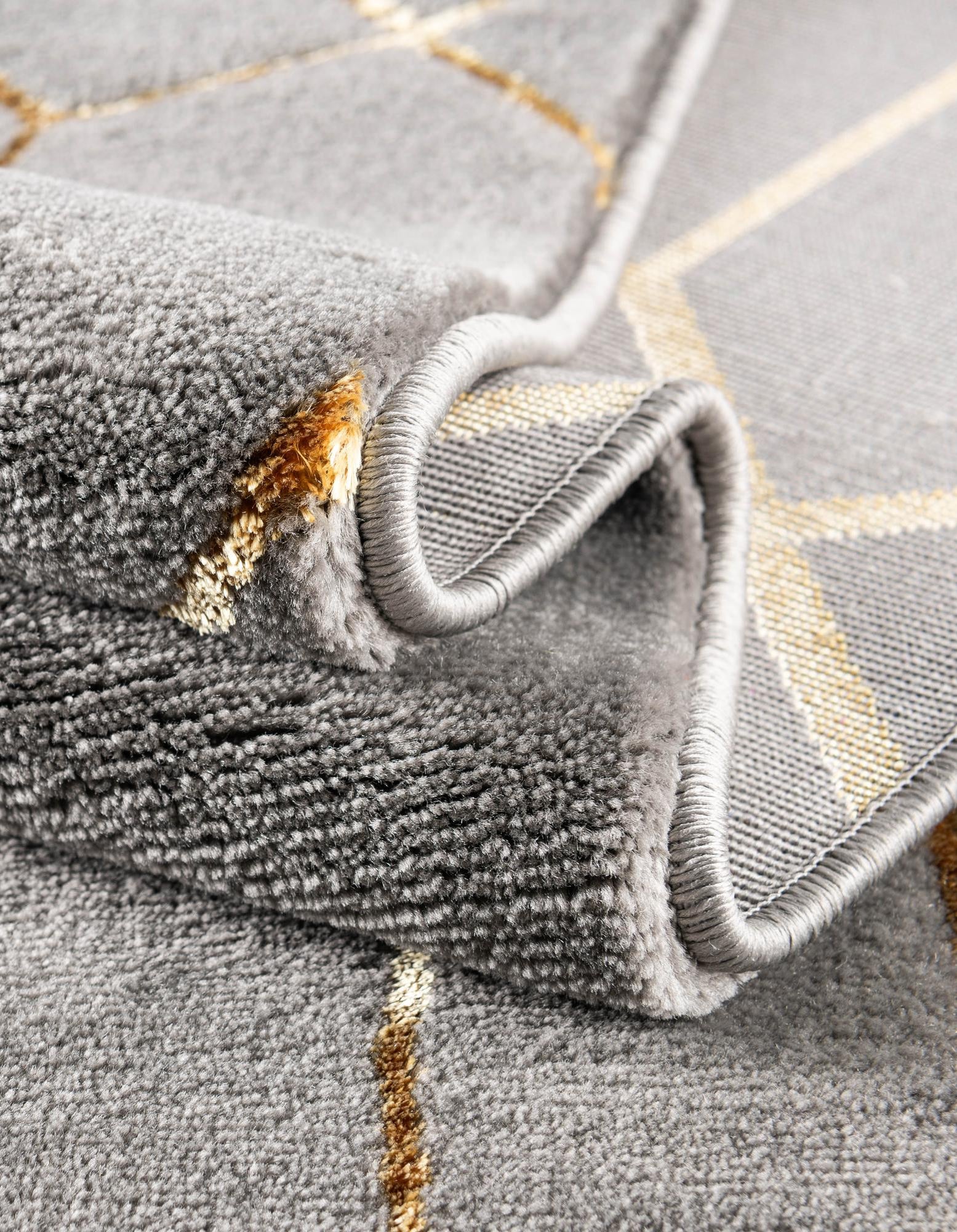 Gray Gold 2' x 3' Marilyn Monroe™ Glam Trellis Rug | Rugs.com