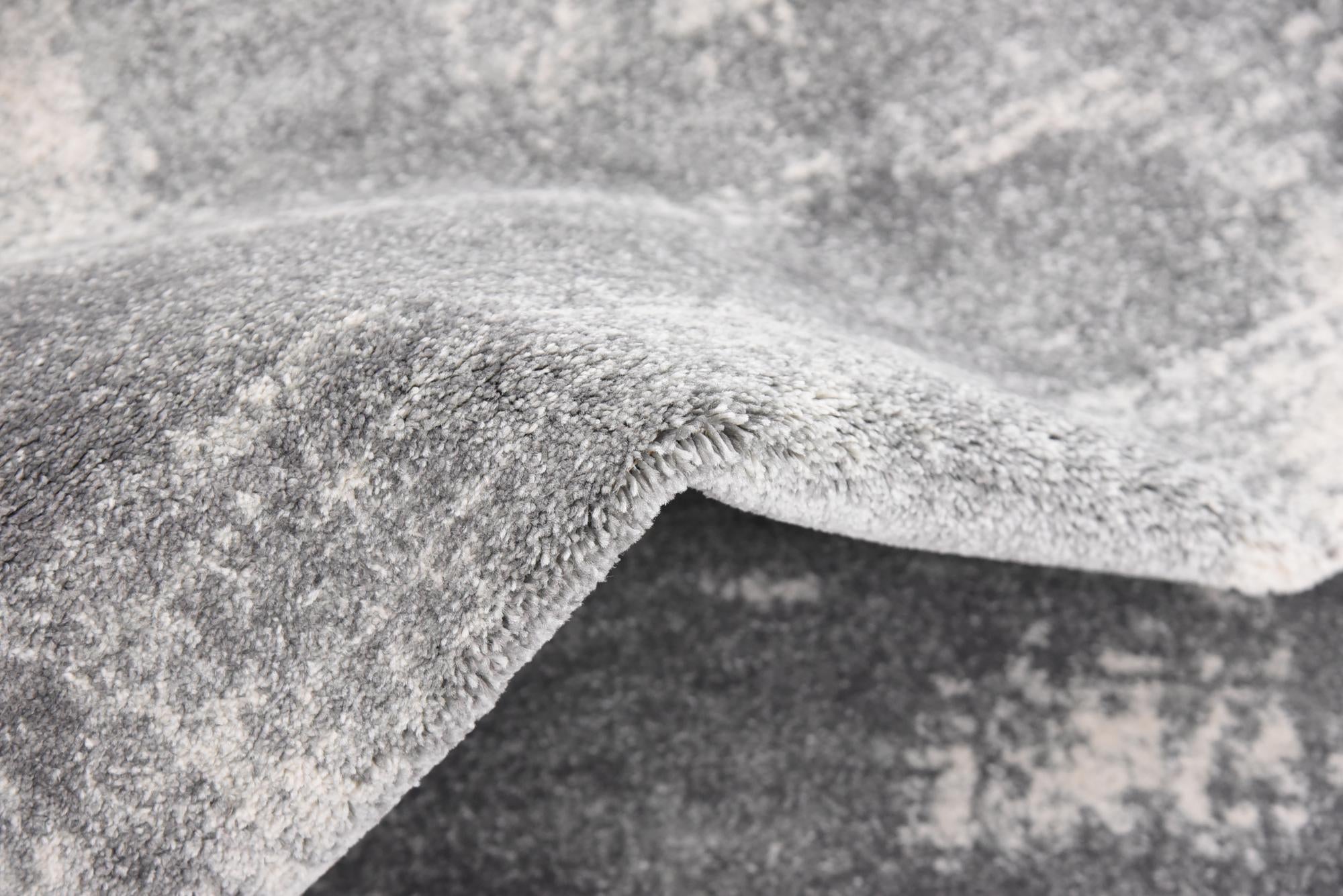 Gray 4' x 6' Legacy Rug | Rugs.com