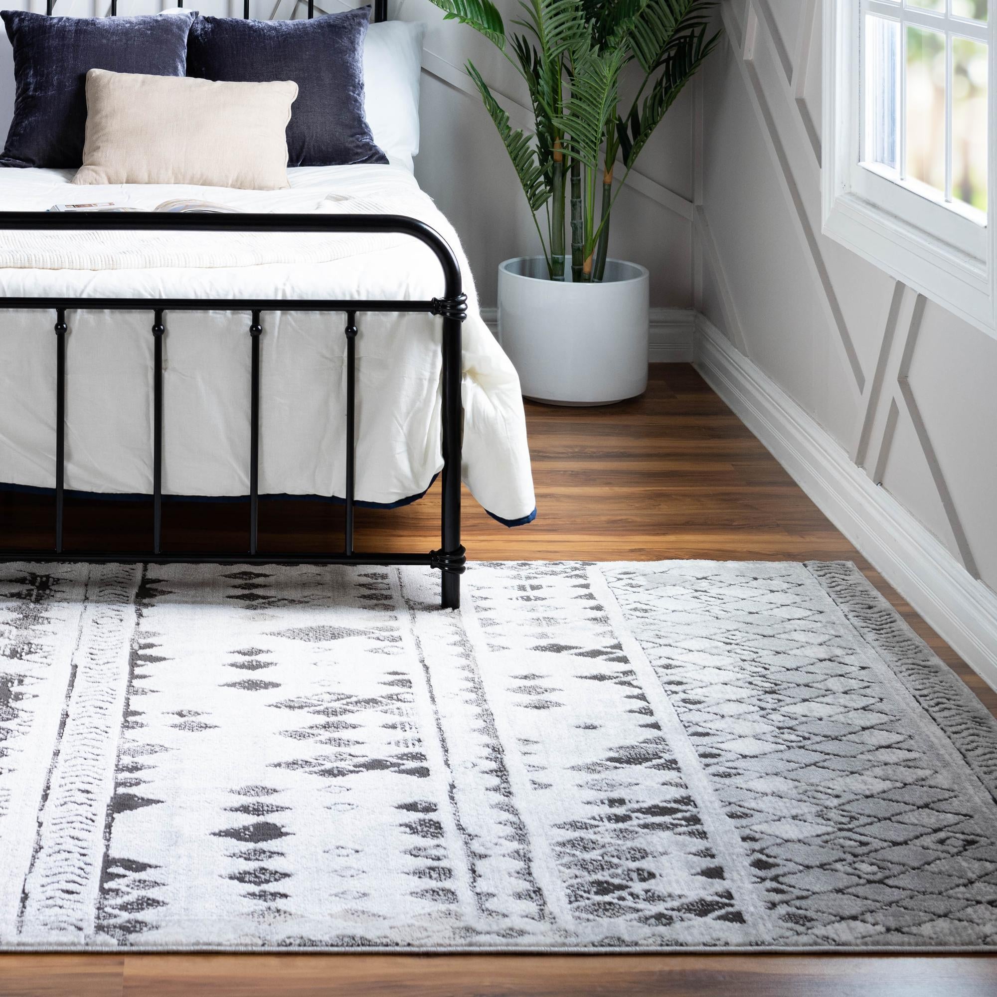 Gray 5' x 8' Leipzig Rug | Rugs.com