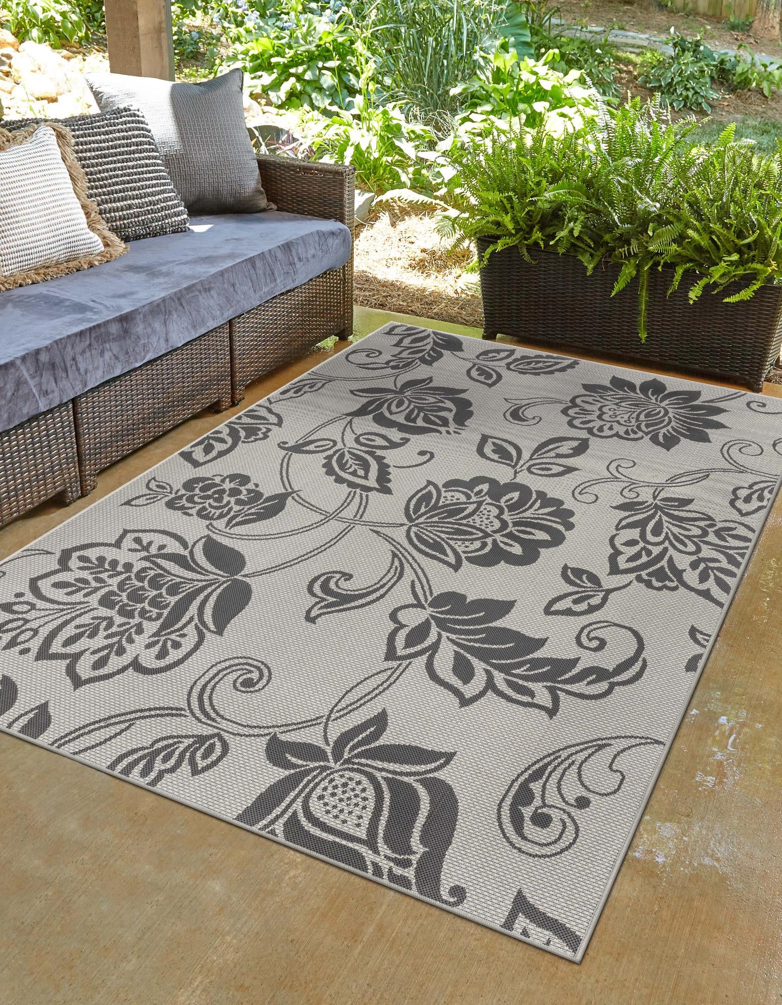 Gray 3' 3 x 5' Botanical Indoor / Outdoor Rug | Rugs.com