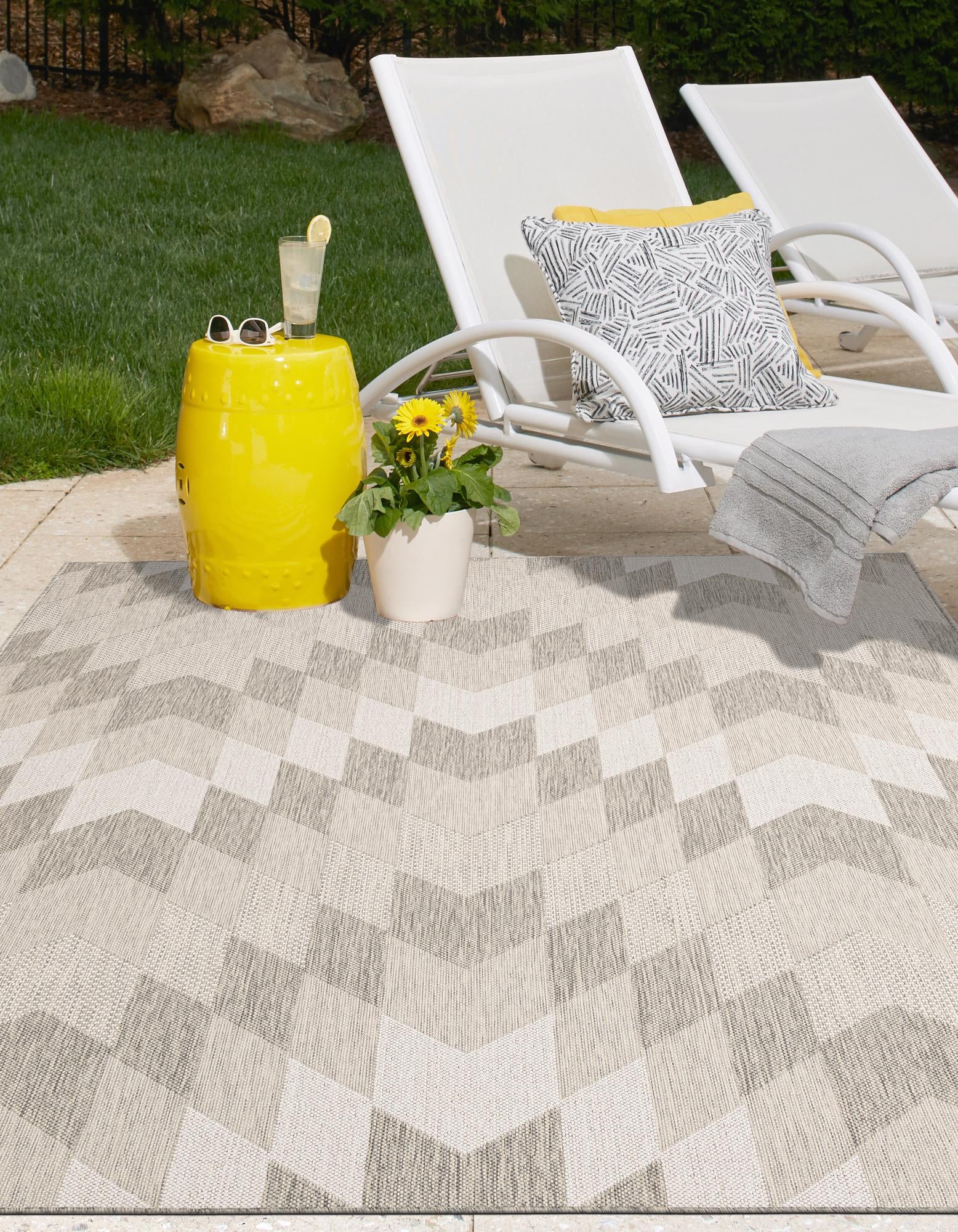 Gray 5' x 7' Modern Indoor / Outdoor Rug | Rugs.com