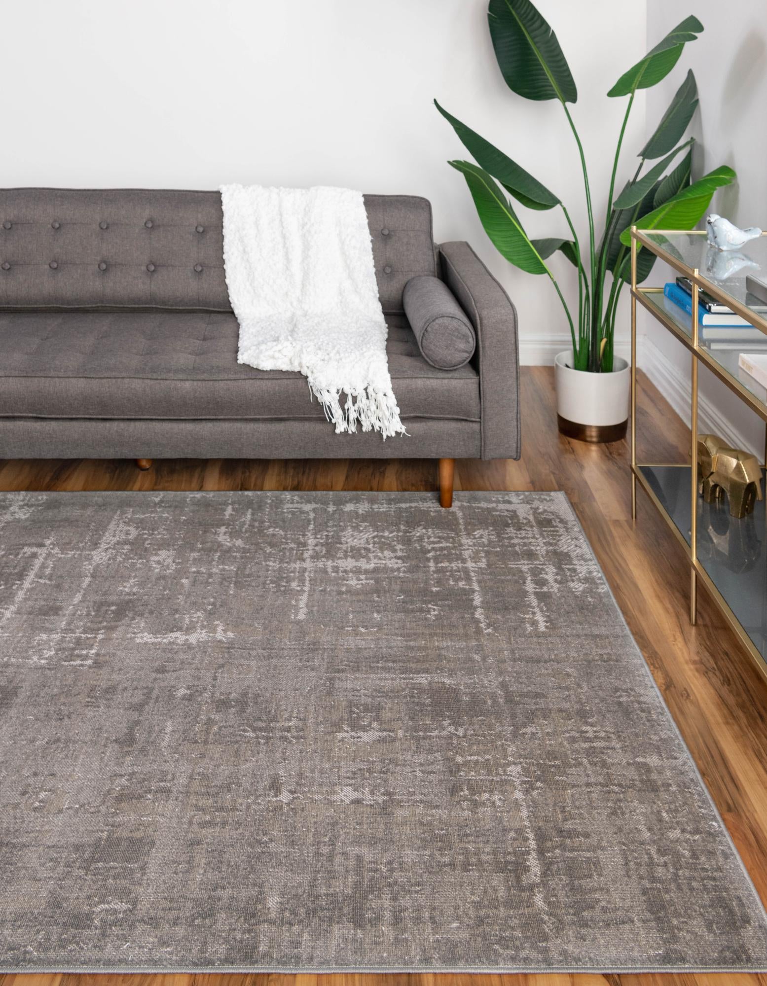 Gray 5' 3 x 8' Valencia Rug | Rugs.com