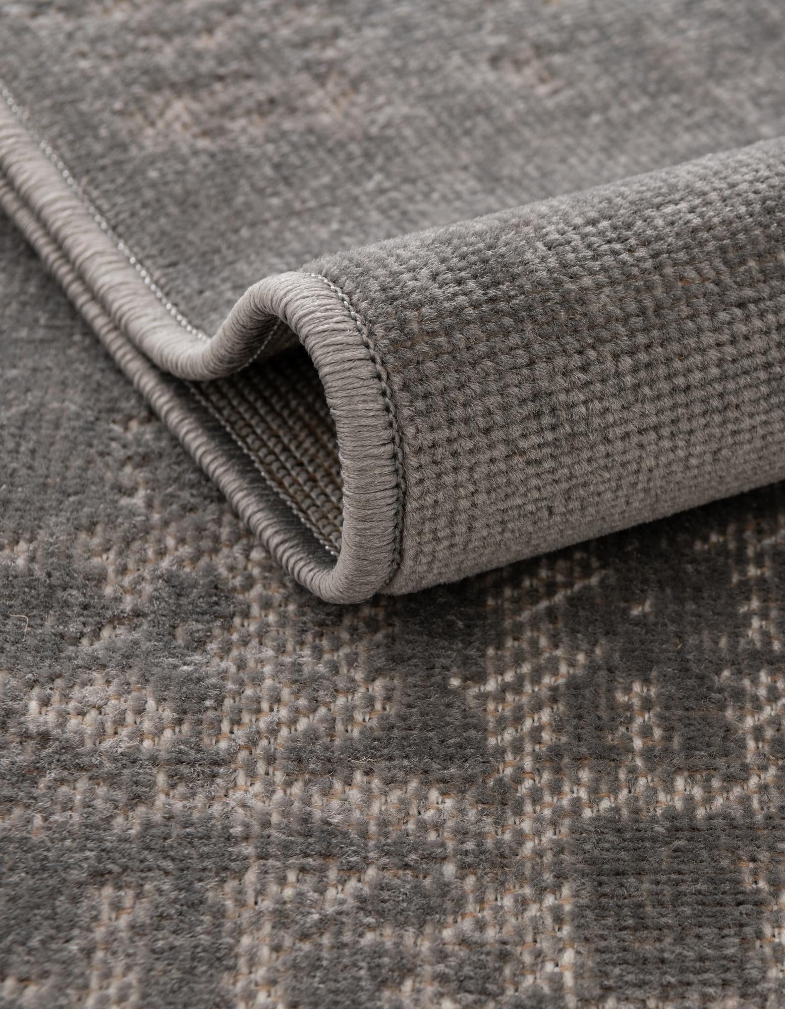 Gray 5' 3 x 8' Valencia Rug | Rugs.com