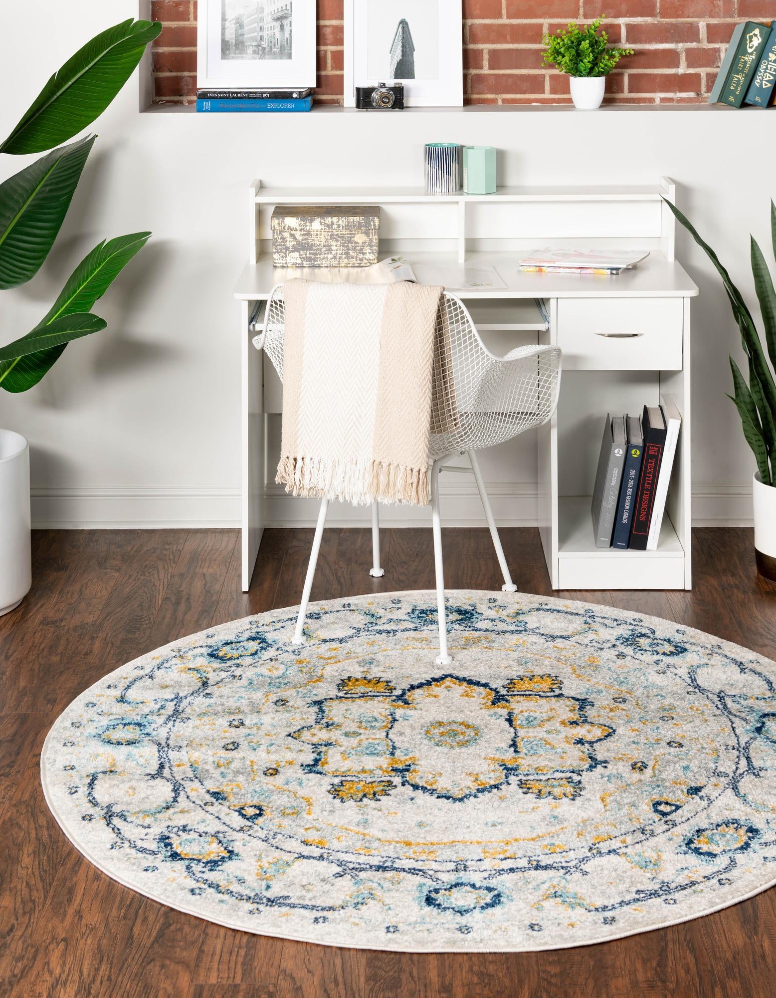 Gray 5' 3 x 5' 3 Madeline Vintage Round Rug | Rugs.com