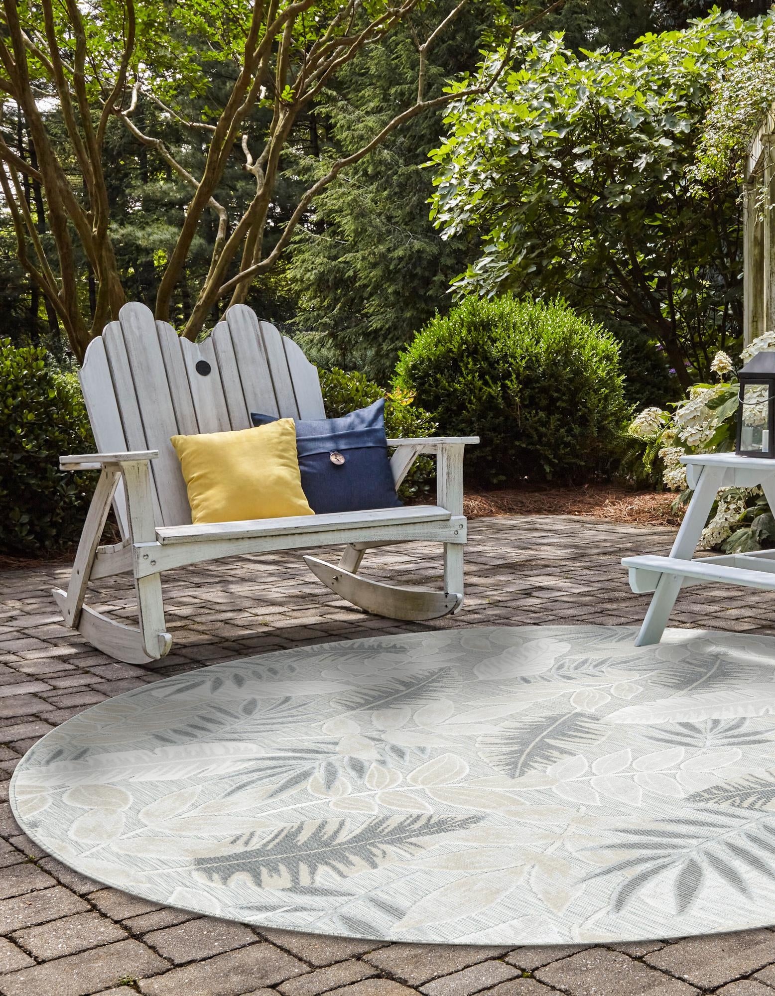 Gray 4' 5 x 4' 5 Botanical Indoor / Outdoor Round Rug | Rugs.com