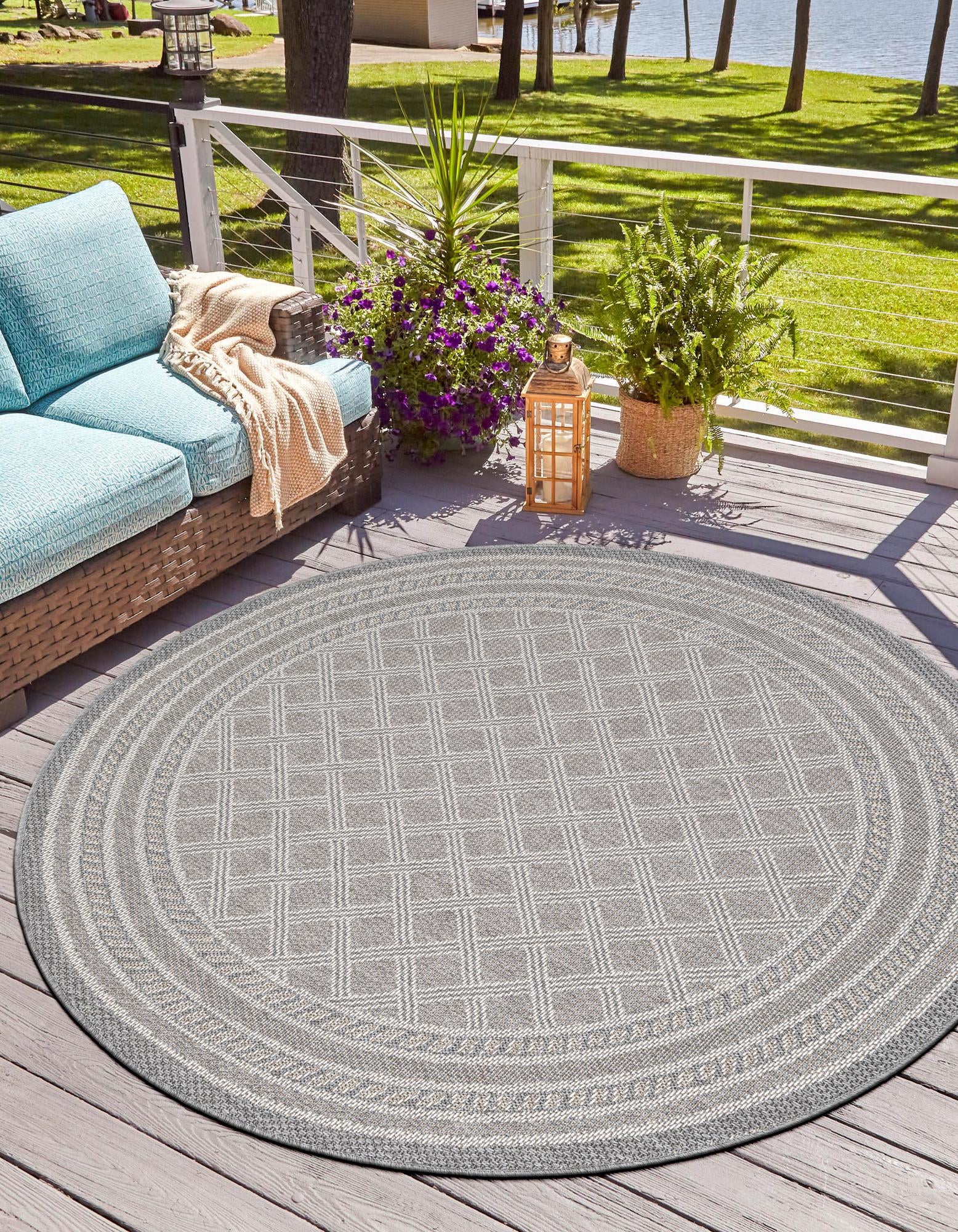 Gray 5' 1 x 5' 1 Lattice Indoor / Outdoor Round Rug | Rugs.com