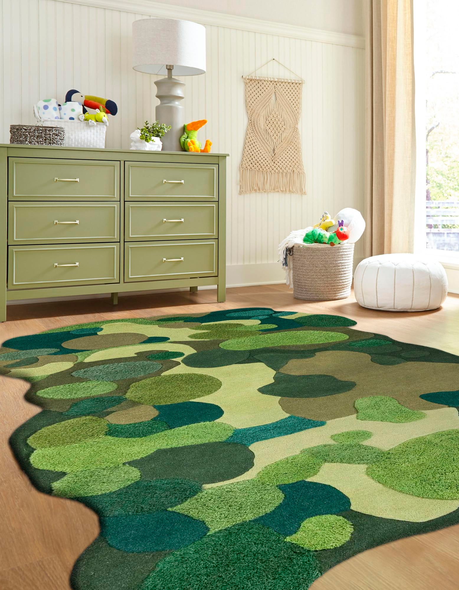 Green 4' 1 x 6' 1 Moss Garden Freeform Rug | Rugs.com