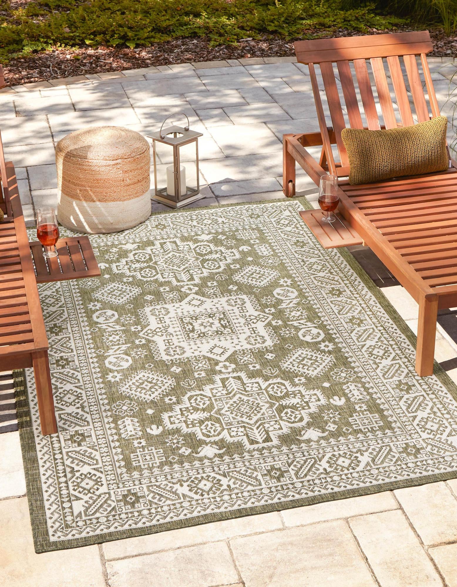 Green 9' x 12' Aztec Indoor / Outdoor Rug | Rugs.com