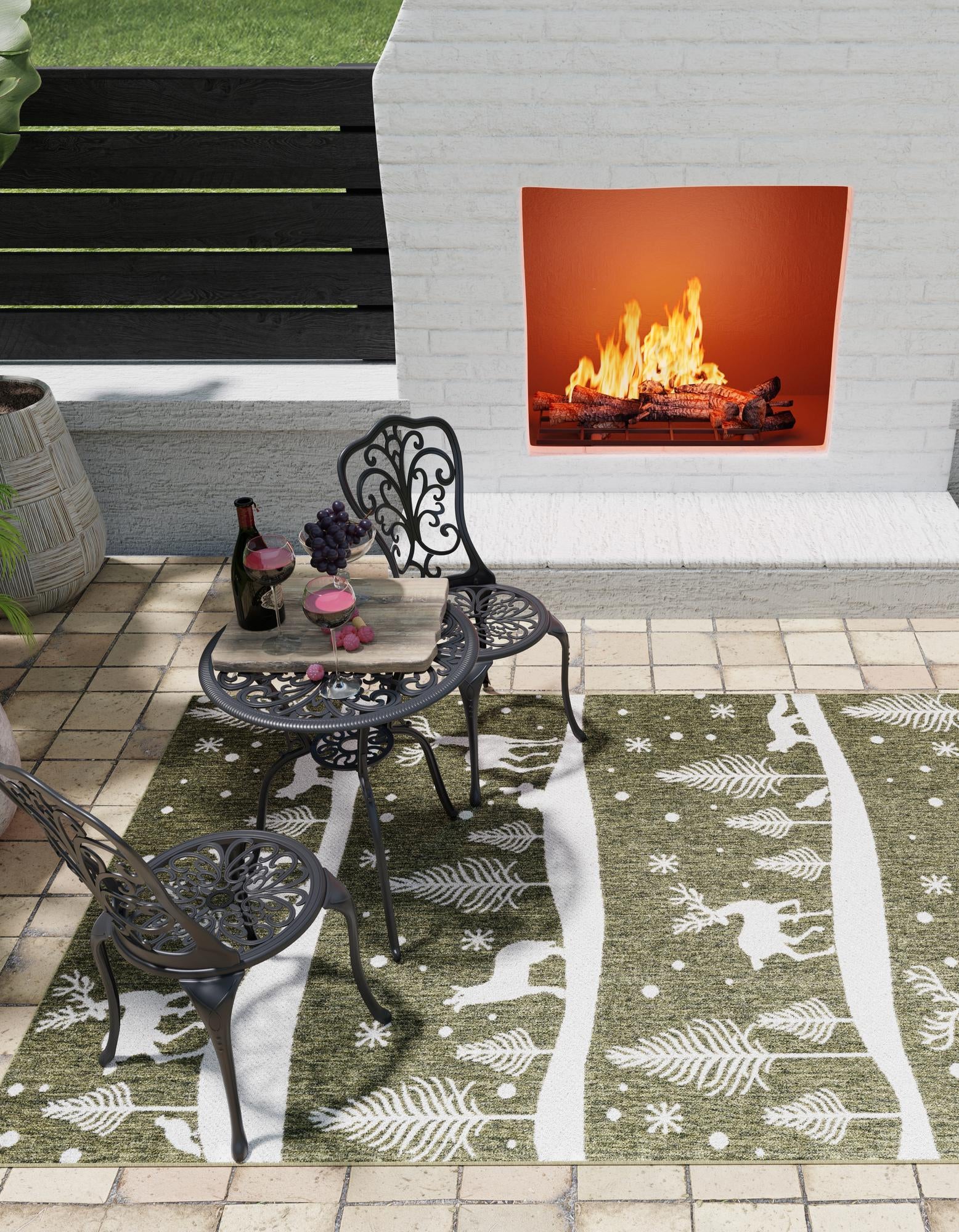 Green 2' x 3' Holiday Indoor / Outdoor Rug | Rugs.com