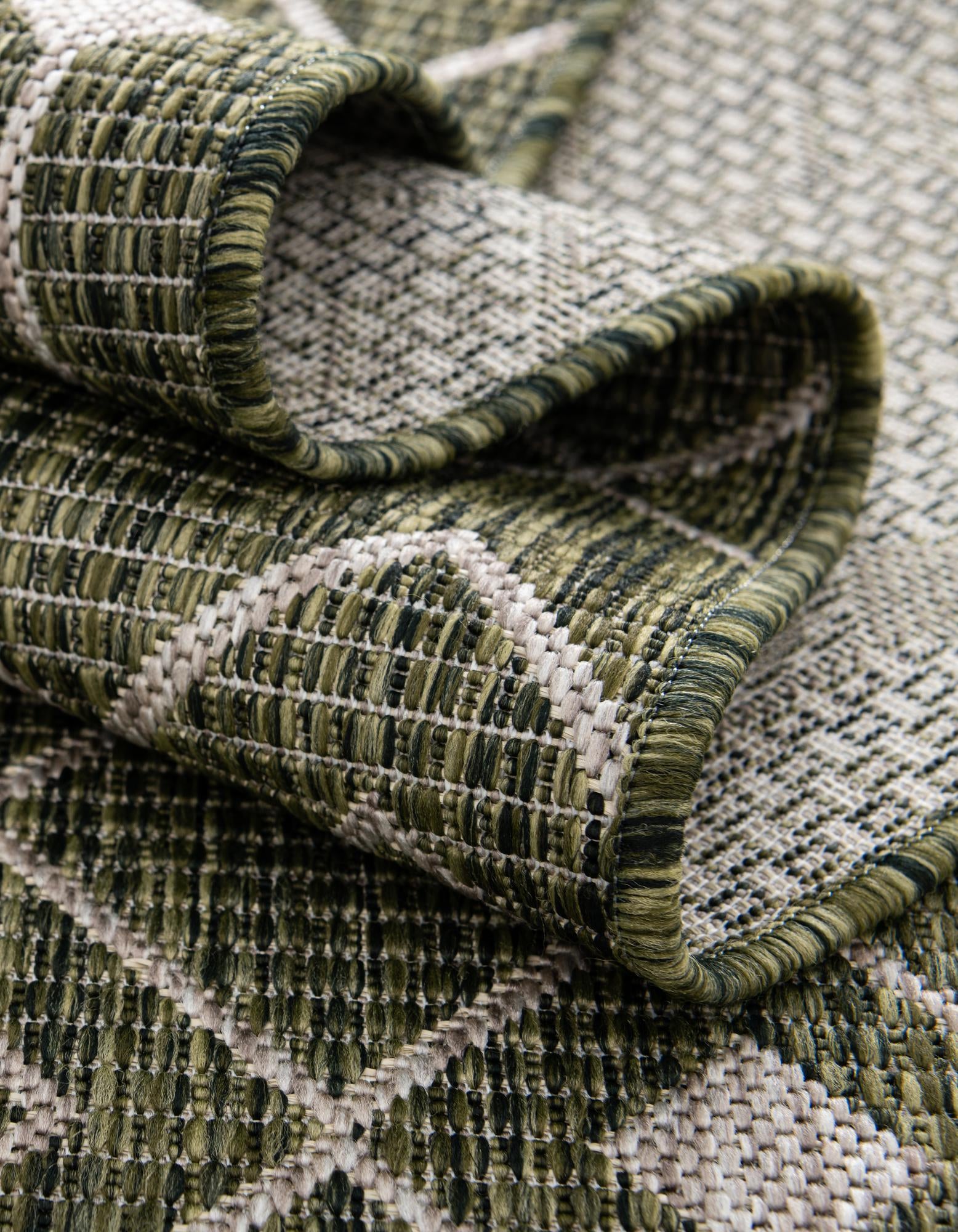 Green 5' x 8' Lattice Indoor / Outdoor Rug | Rugs.com