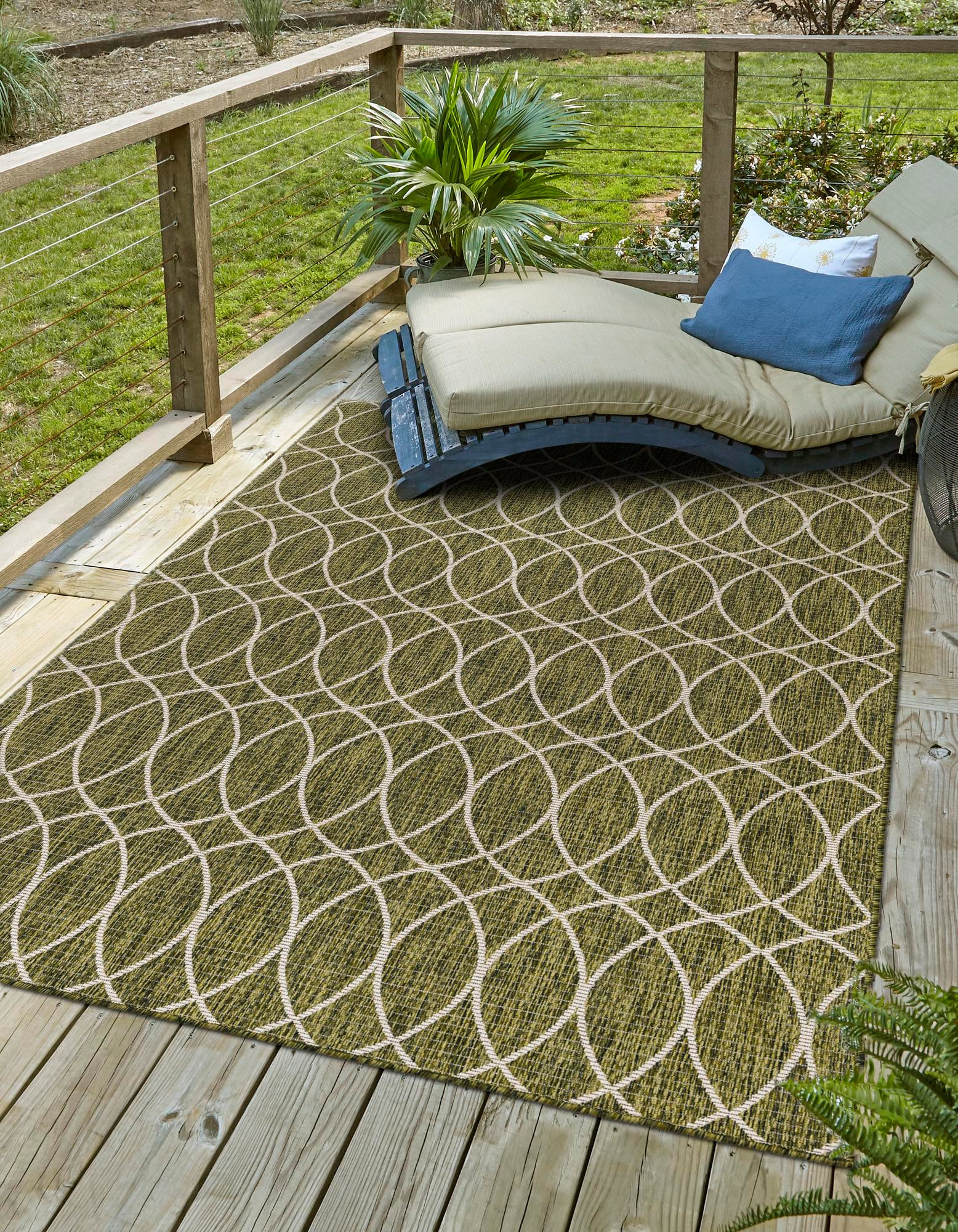 Green 9' x 12' Lattice Indoor / Outdoor Rug | Rugs.com