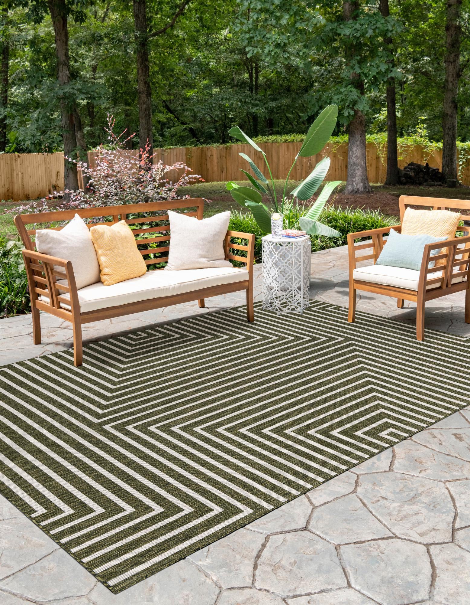 Green 4' x 6' Modern Indoor / Outdoor Rug | Rugs.com