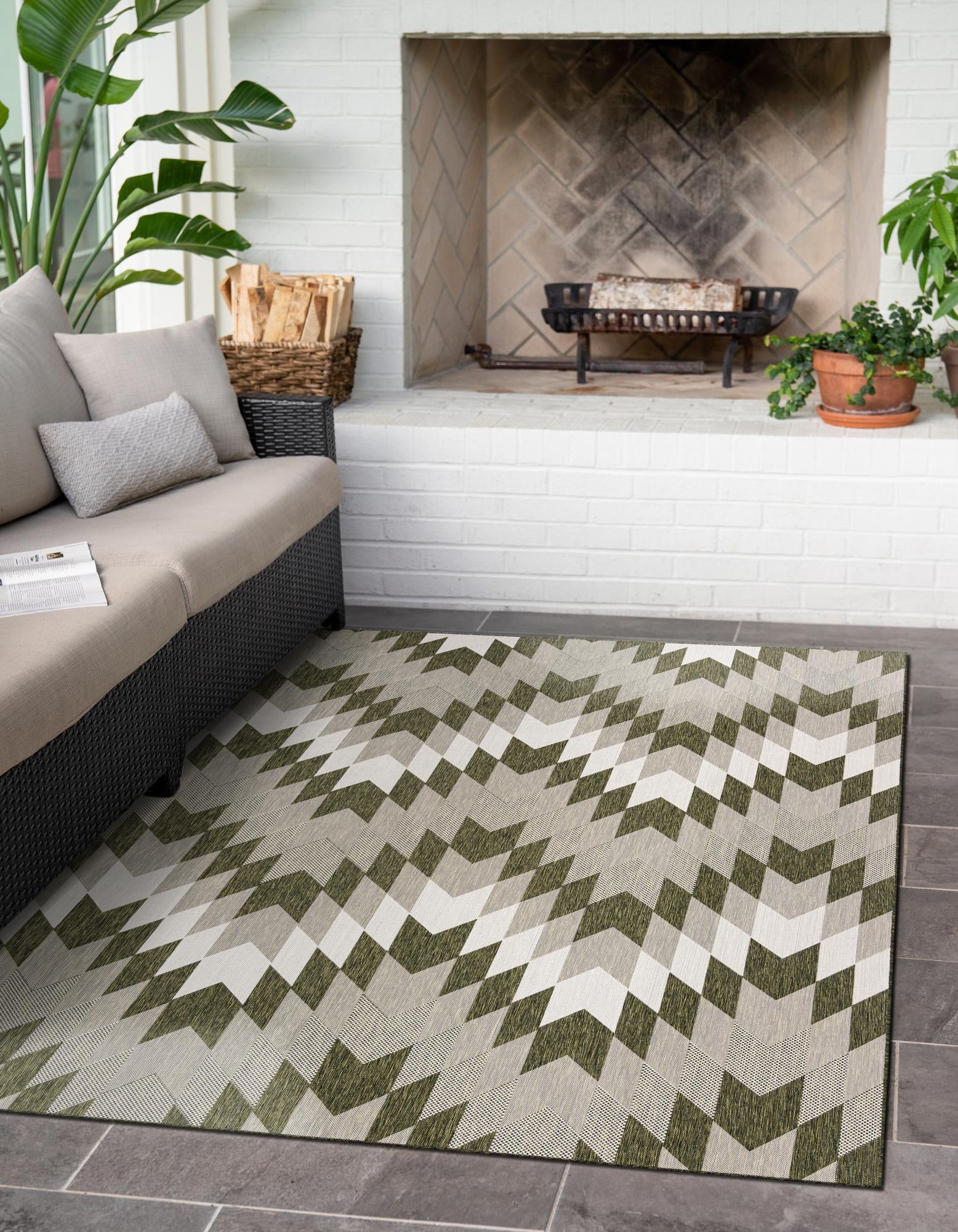 Green 10' x 14' Modern Indoor / Outdoor Rug | Rugs.com