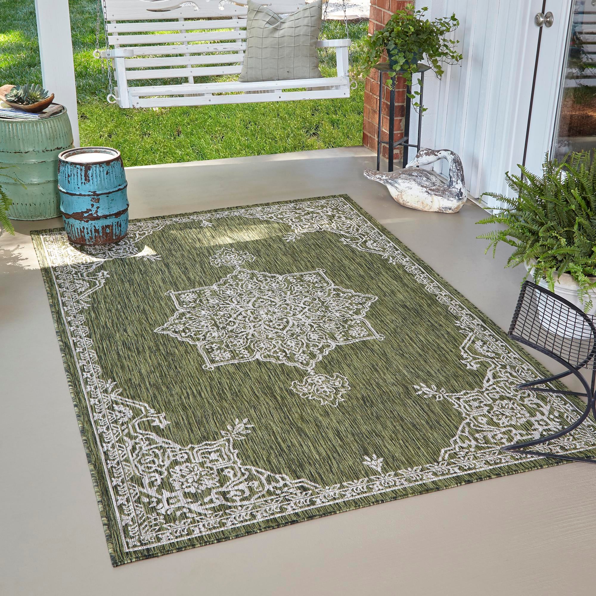 Green 6' x 9' Lattice Indoor / Outdoor Rug | Rugs.com