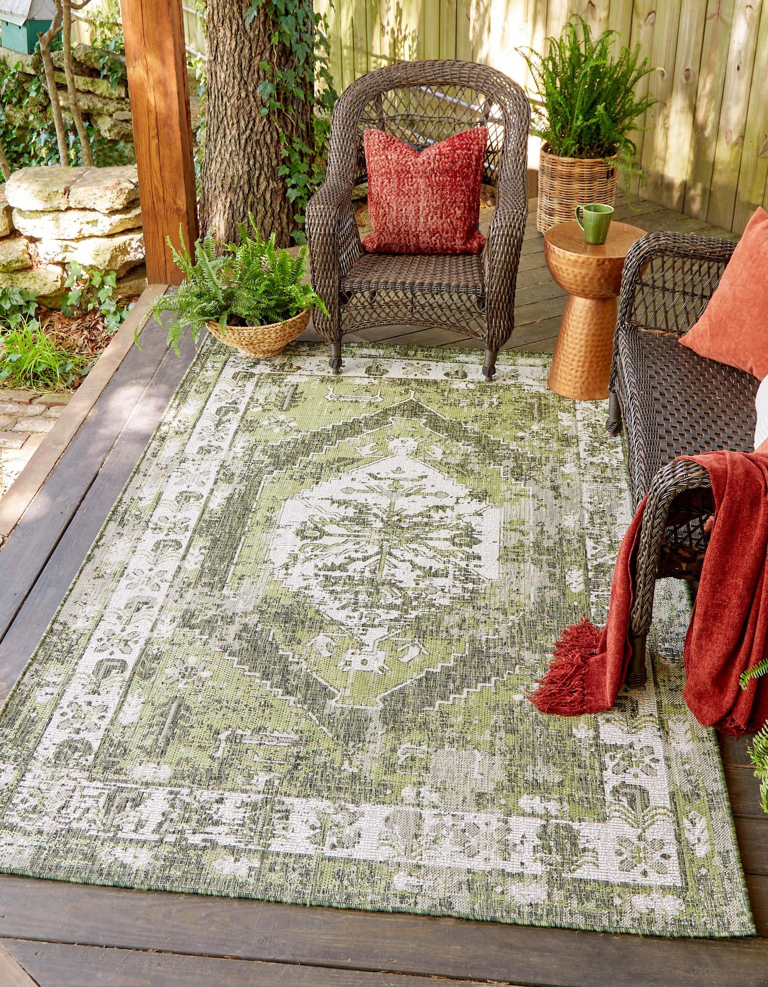 Green 7' 10 x 11' Traditional Indoor / Outdoor Rug | Rugs.com