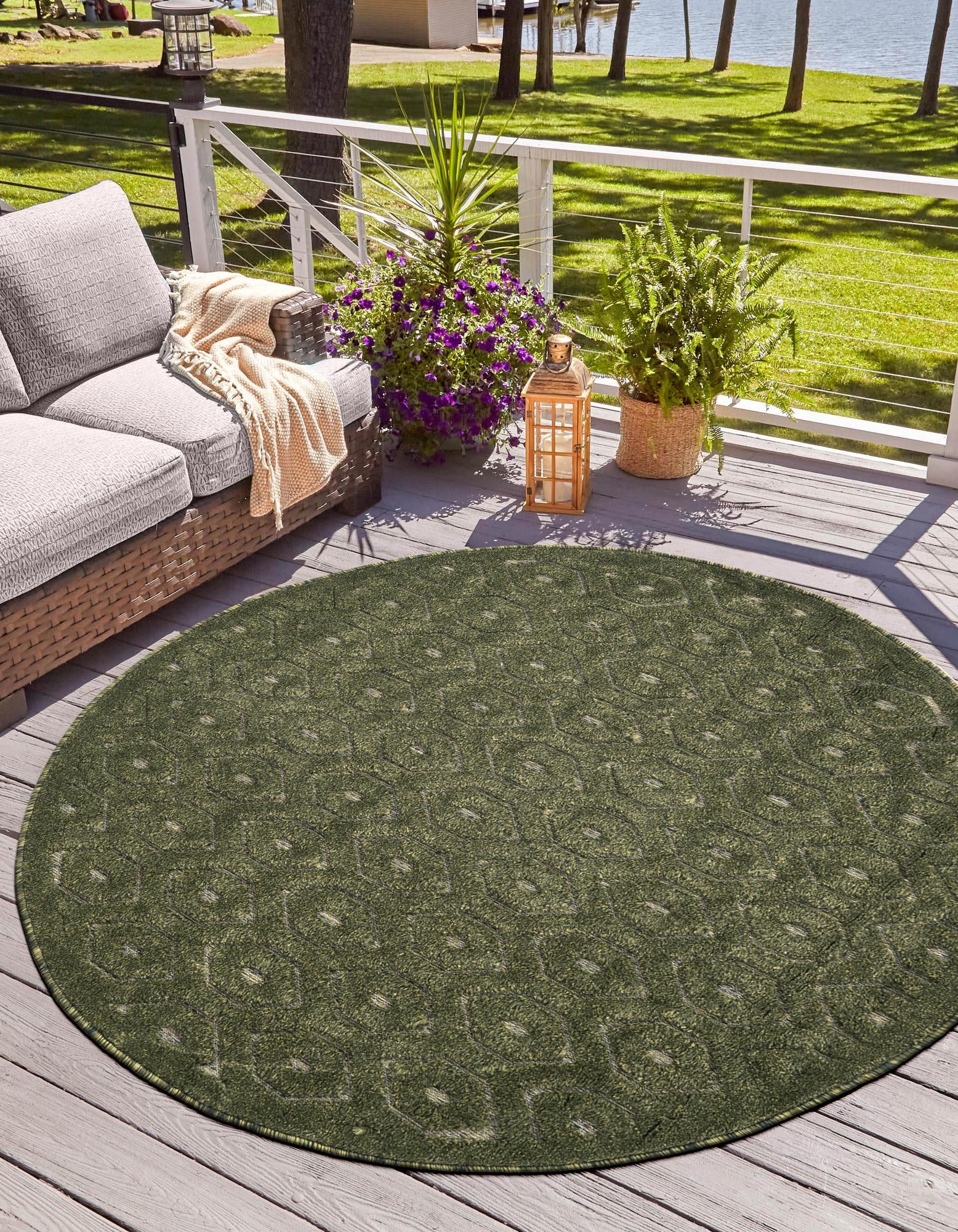 Green 5' 3 x 5' 3 Trellis Textured Indoor / Outdoor Round Rug | Rugs.com