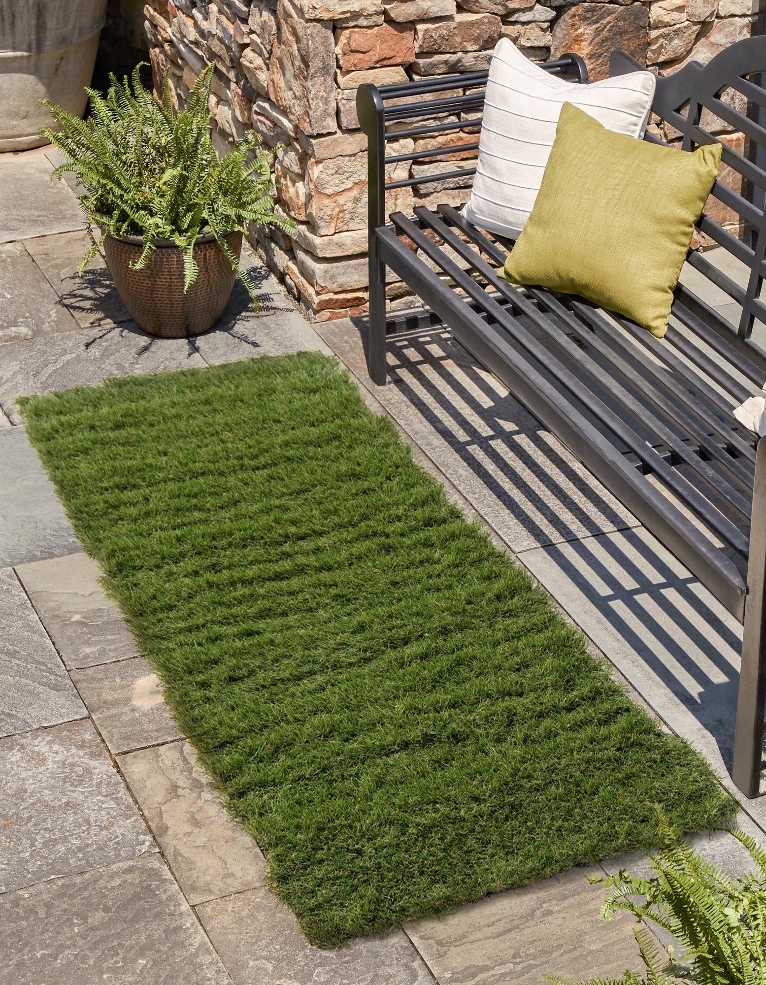 Green 2' 7 x 8' Grass Indoor / Outdoor Runner Rug | Rugs.com