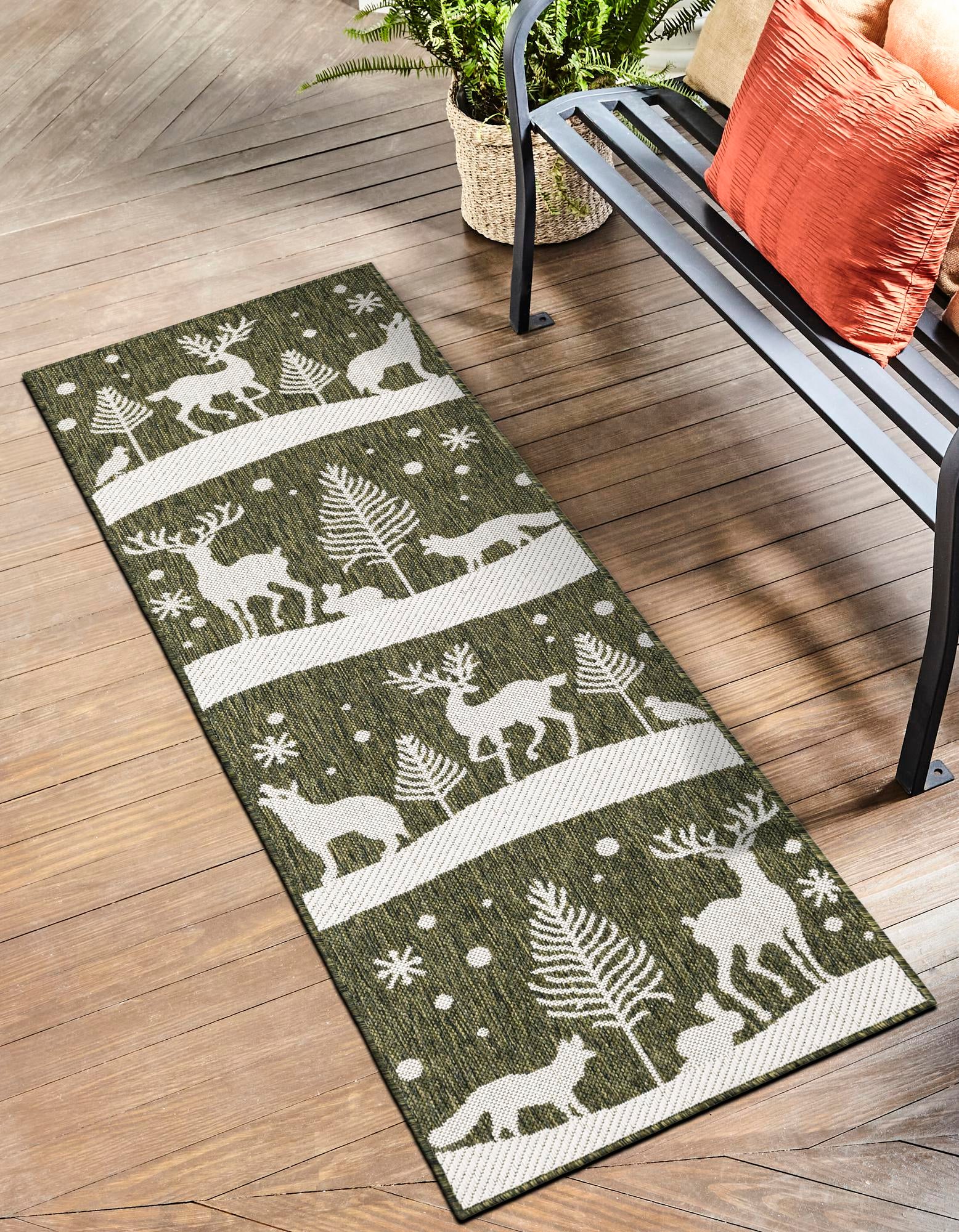 Green 2' x 6' Holiday Indoor / Outdoor Runner Rug | Rugs.com