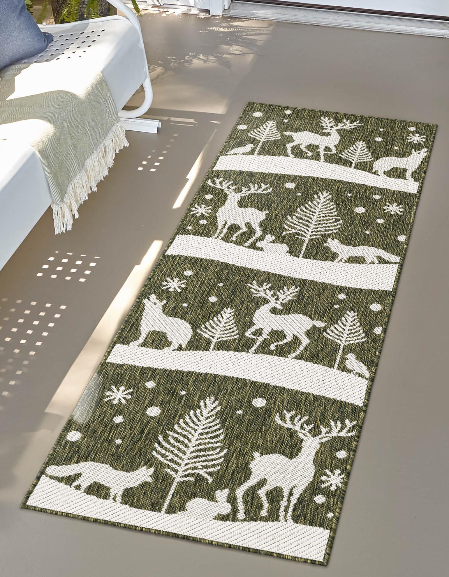 Green 2' x 6' Holiday Indoor / Outdoor Runner Rug | Rugs.com
