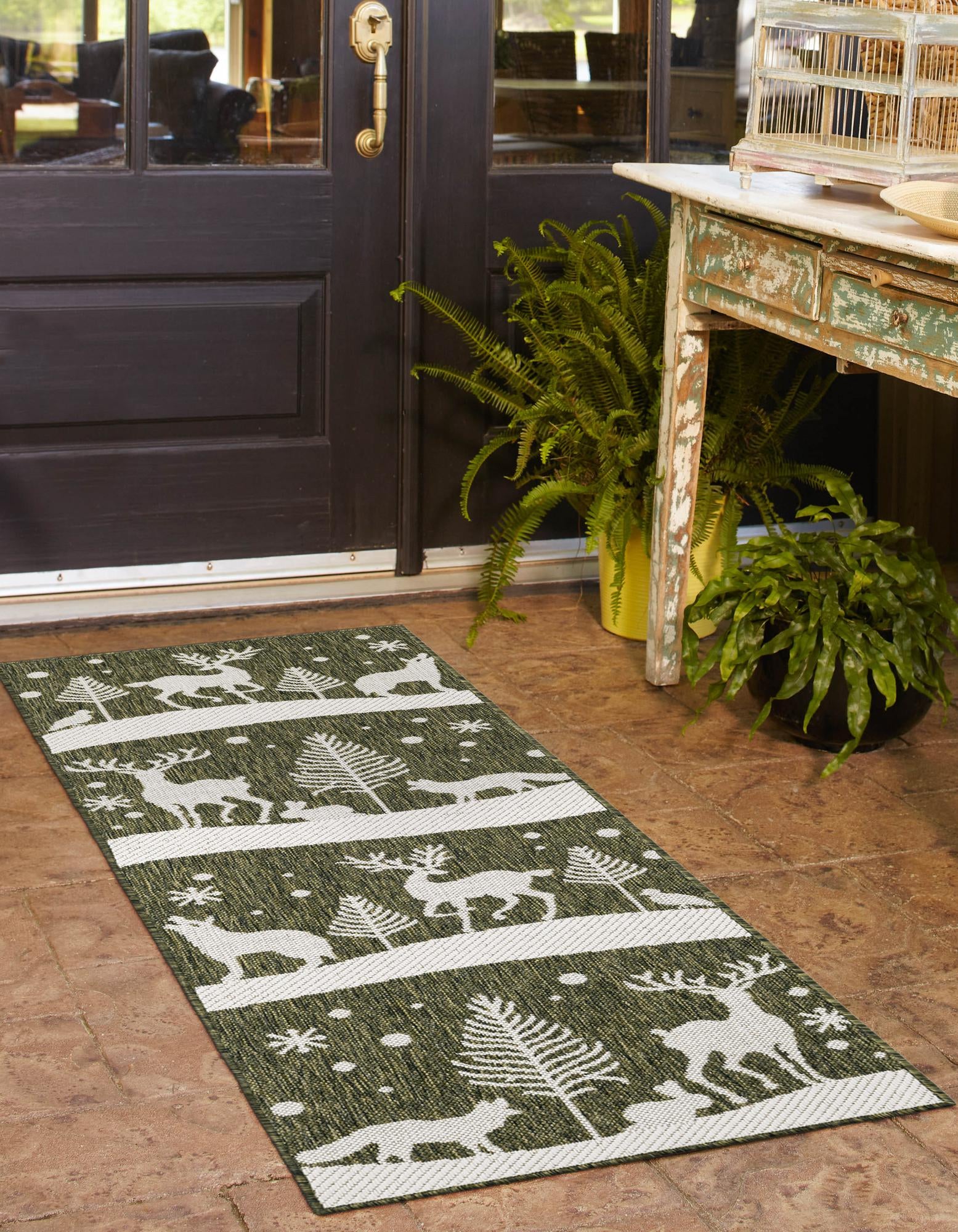 Green 2' x 6' Holiday Indoor / Outdoor Runner Rug | Rugs.com