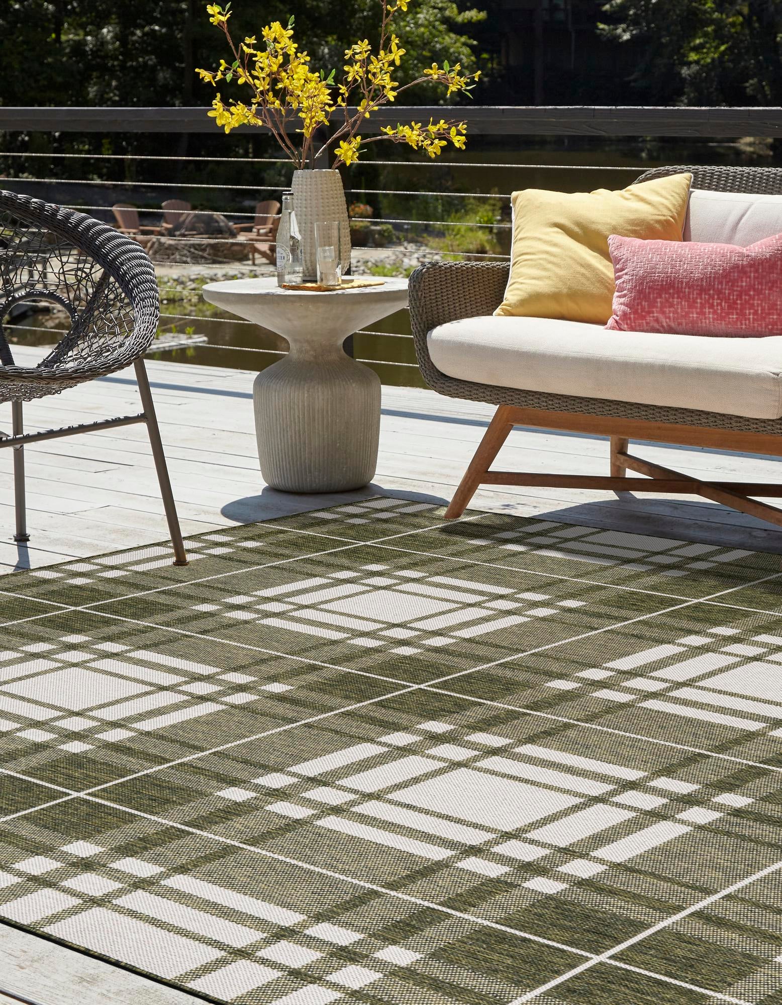 Green 7' 10 x 7' 10 Checkered Indoor / Outdoor Square Rug | Rugs.com