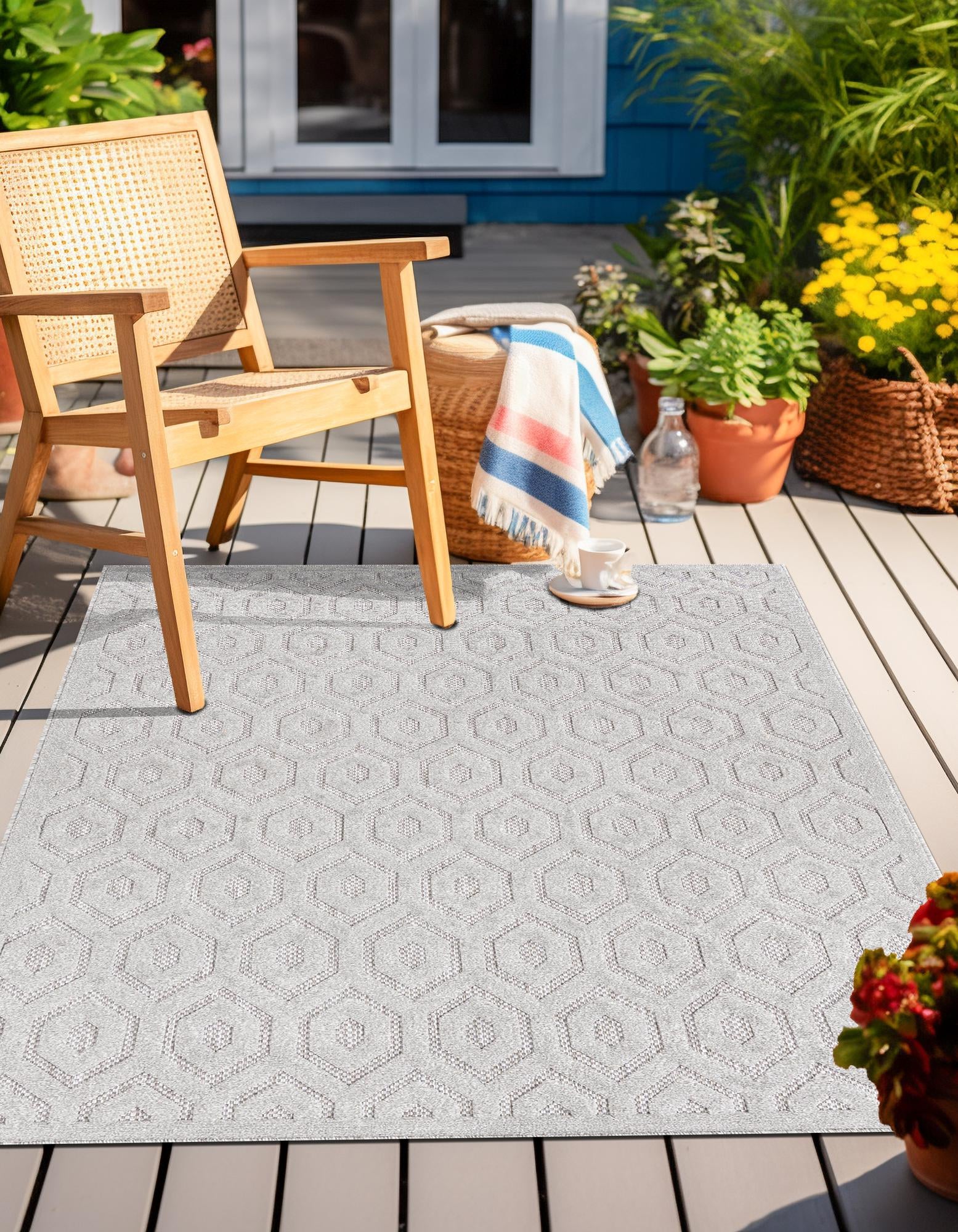 Grey 2' x 3' Trellis Textured Indoor / Outdoor Rug | Rugs.com