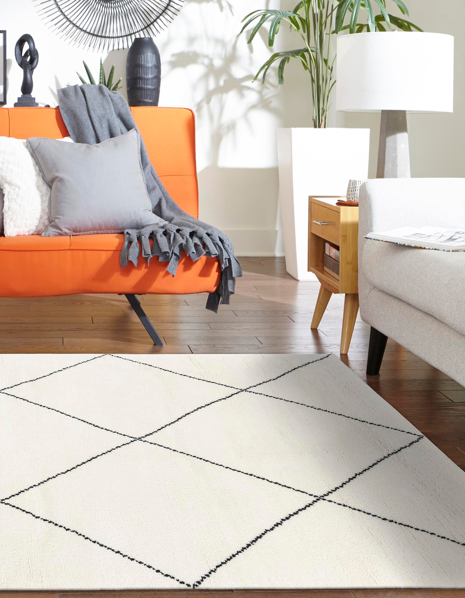 Ivory and Black 4' 1 x 6' 1 Hand Knotted Safiya Moroccan Wool Rug ...