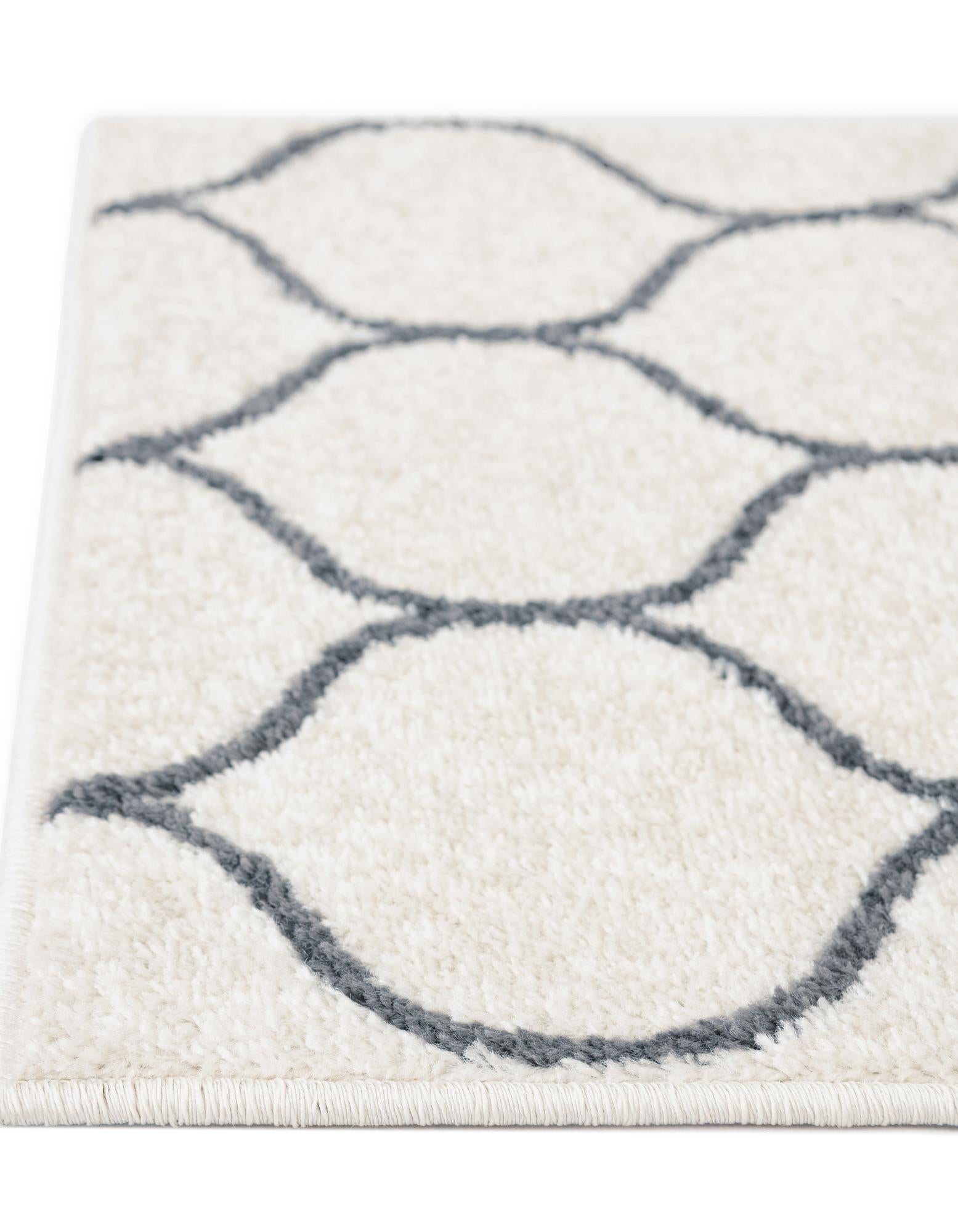 Ivory 5' x 8' Lattice Frieze Rug | Rugs.com