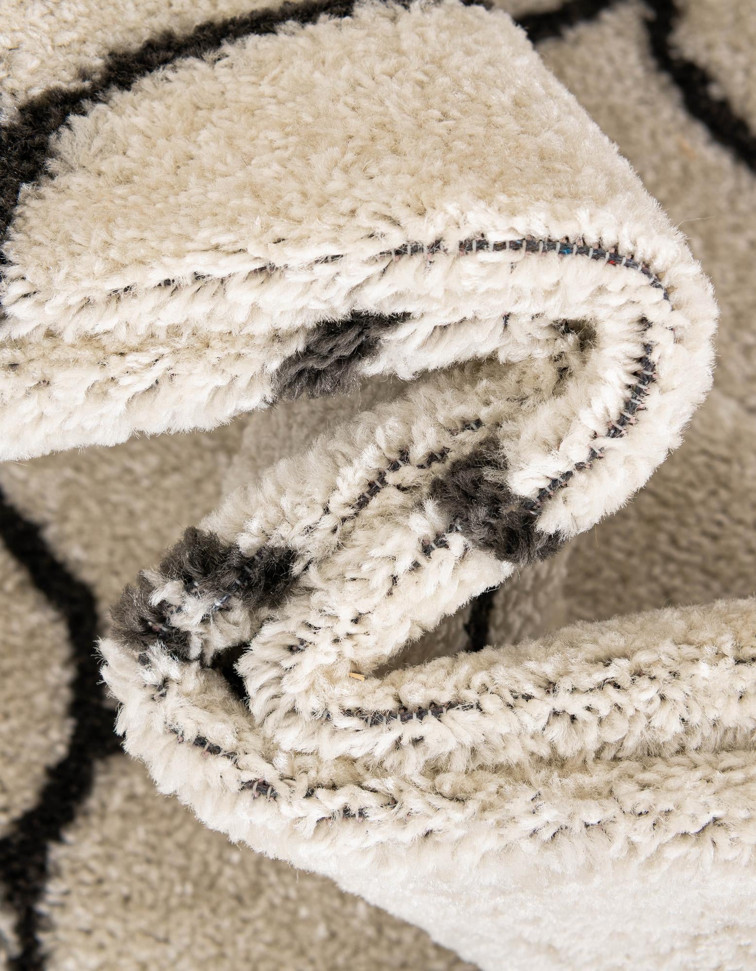 Ivory 5' x 8' Lattice Frieze Rug | Rugs.com