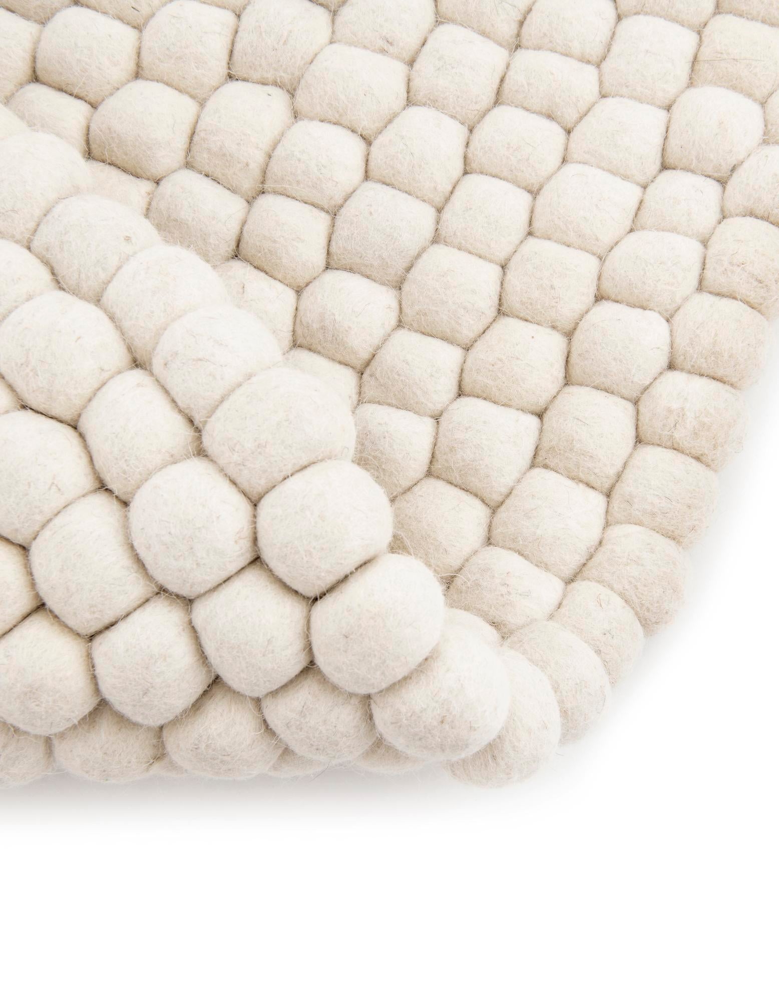 Ivory 5' x 5' Felt Ball Wool Round Rug | Rugs.com