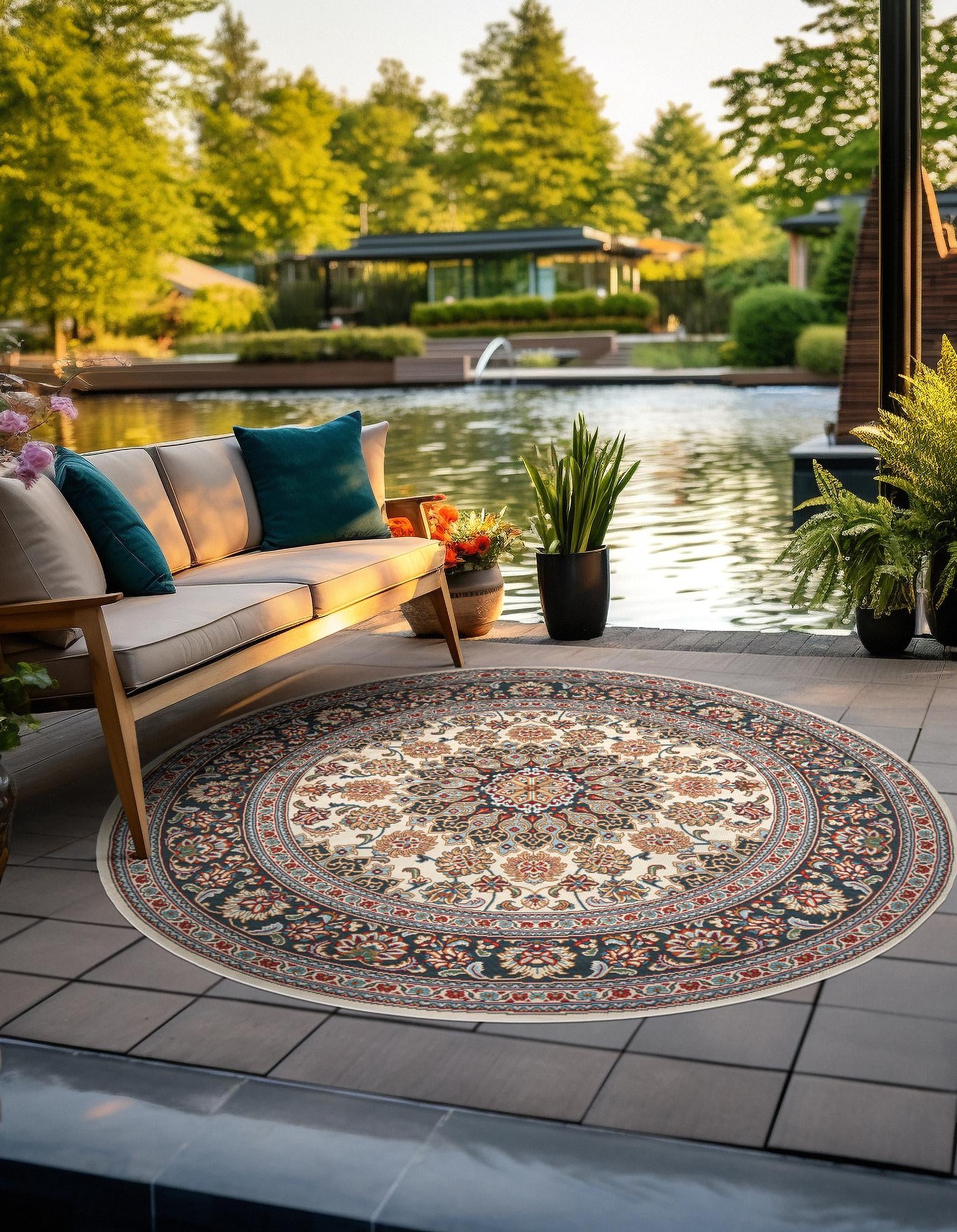 Ivory 4' 1 x 4' 1 Traditional Indoor / Outdoor Round Rug | Rugs.com