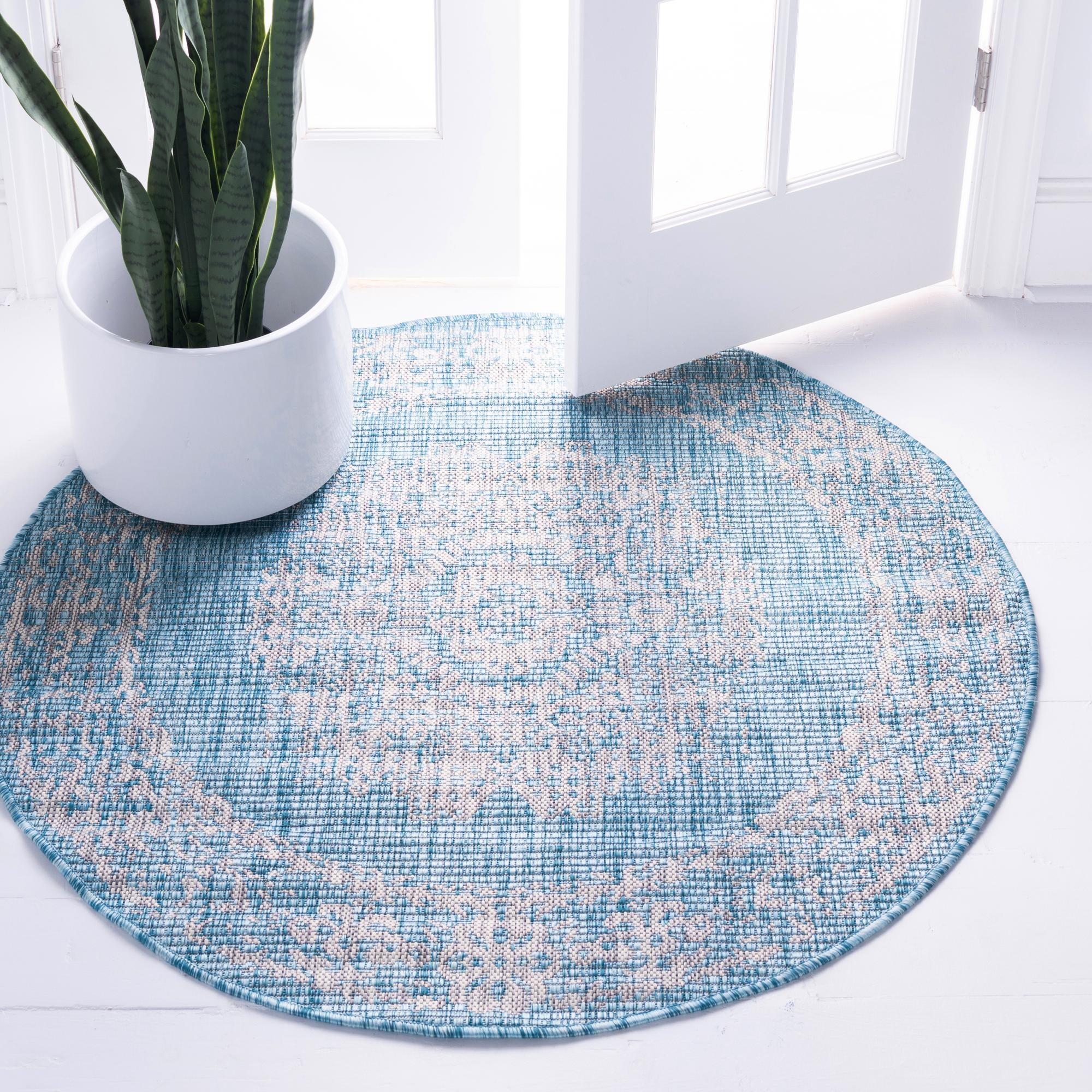 Light Aqua 4' x 4' Traditional Indoor / Outdoor Round Rug | Rugs.com