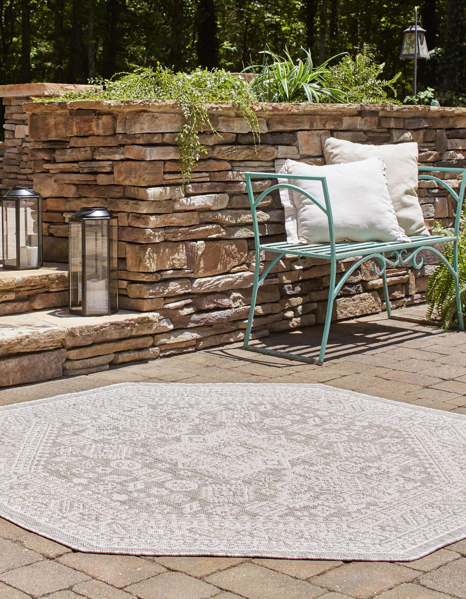Light Gray 5' 3 x 5' 3 Aztec Indoor / Outdoor Octagon Rug | Rugs.com