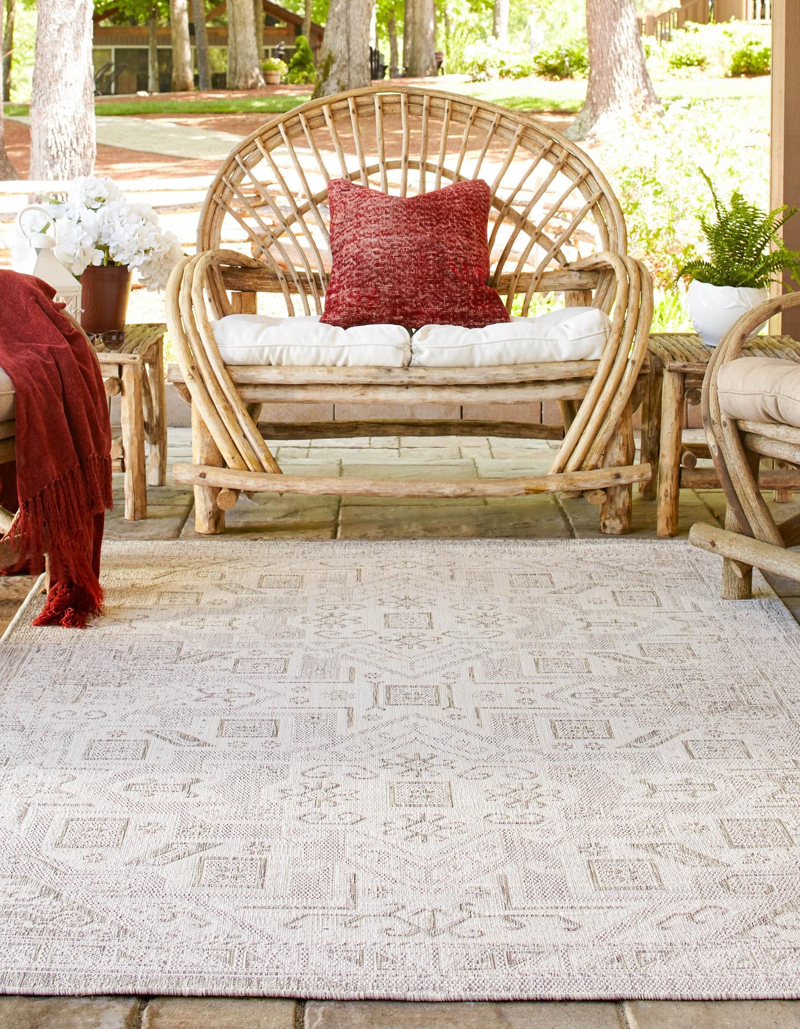 Light Gray 5' 3 x 8' Aztec Indoor / Outdoor Rug | Rugs.com