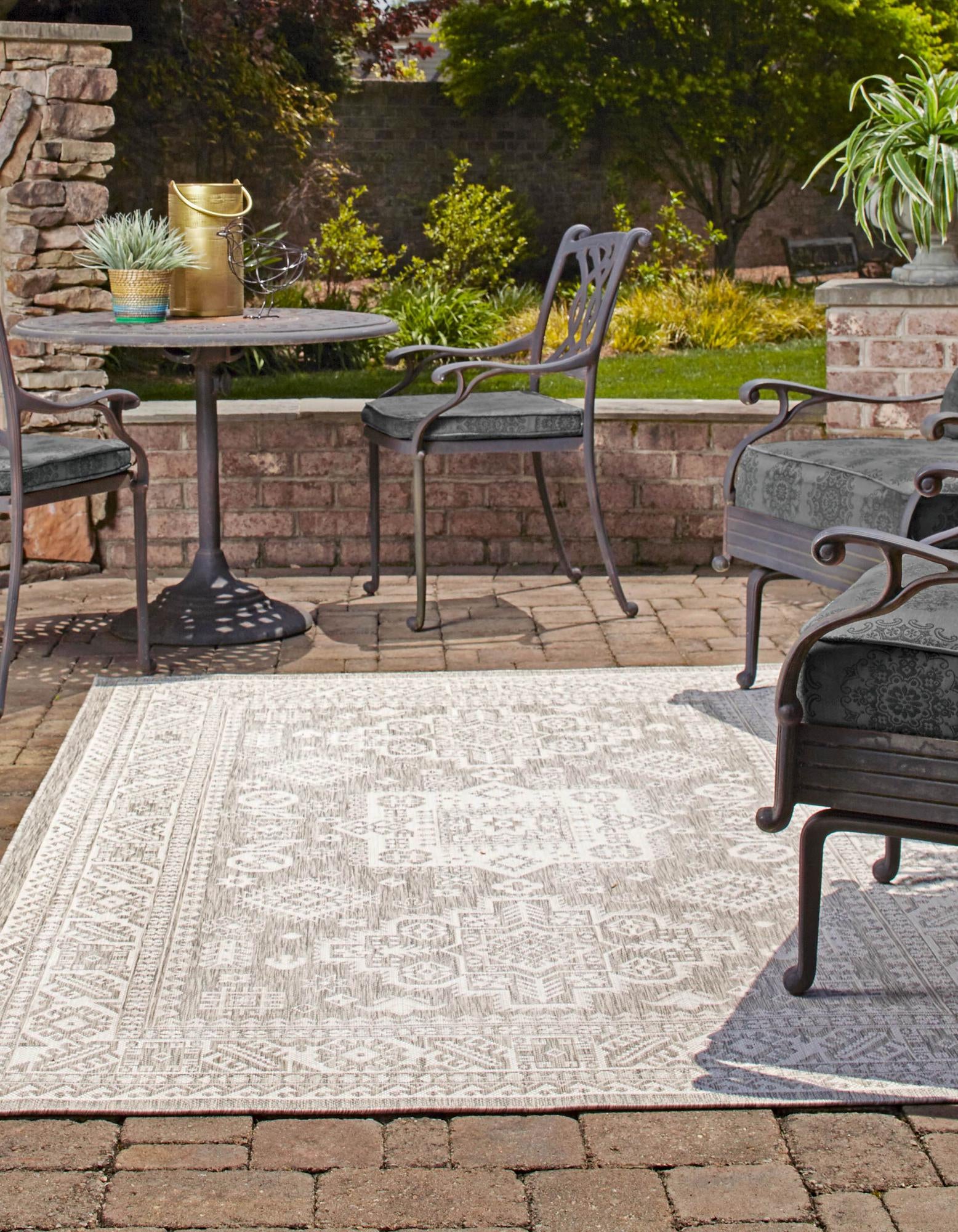 Light Gray 5' 3 x 7' 10 Aztec Indoor / Outdoor Rug | Rugs.com