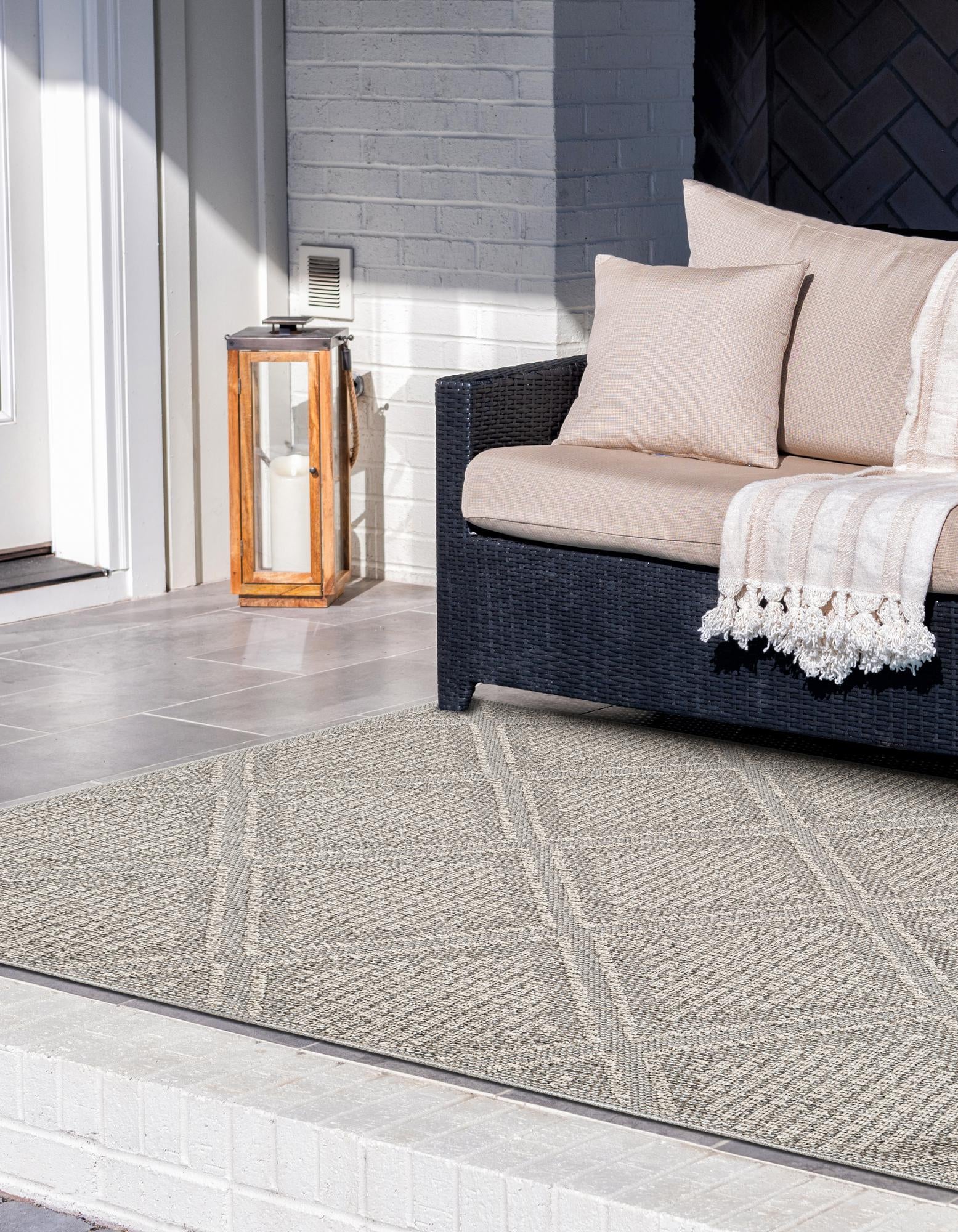 Light Gray 9' x 12' Lattice Indoor / Outdoor Rug | Rugs.com