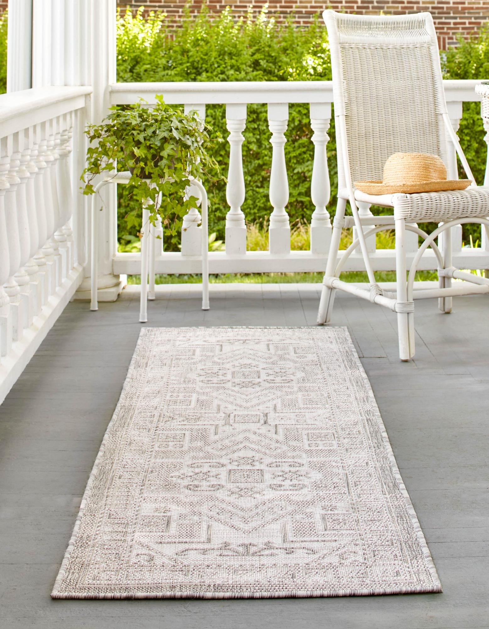 Light Gray 2' x 7' 10 Aztec Indoor / Outdoor Runner Rug | Rugs.com