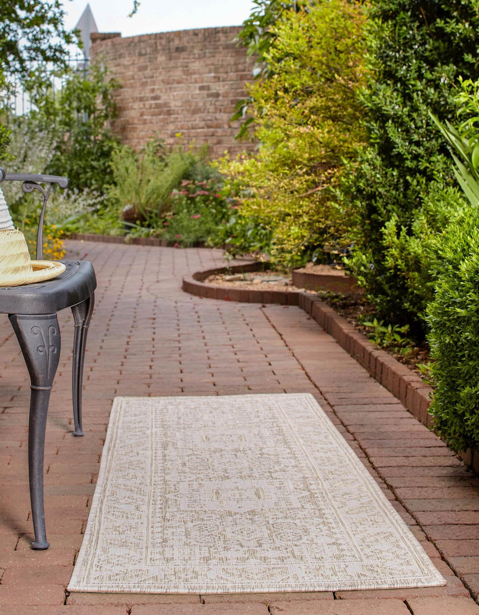 Light Gray 2' x 7' 10 Aztec Indoor / Outdoor Runner Rug | Rugs.com