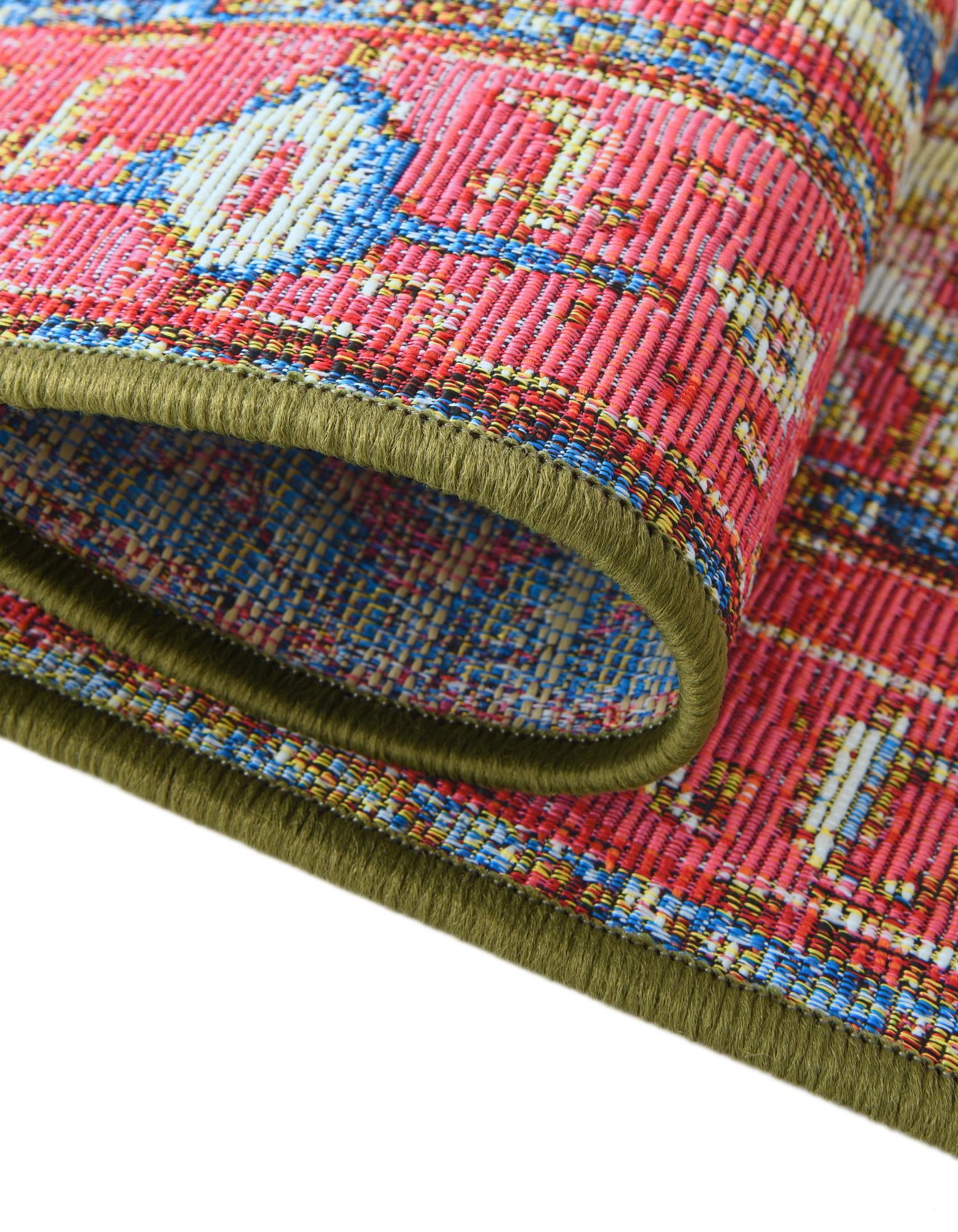 Multicolor 3' 3 x 5' 3 Traditional Indoor / Outdoor Rug | Rugs.com