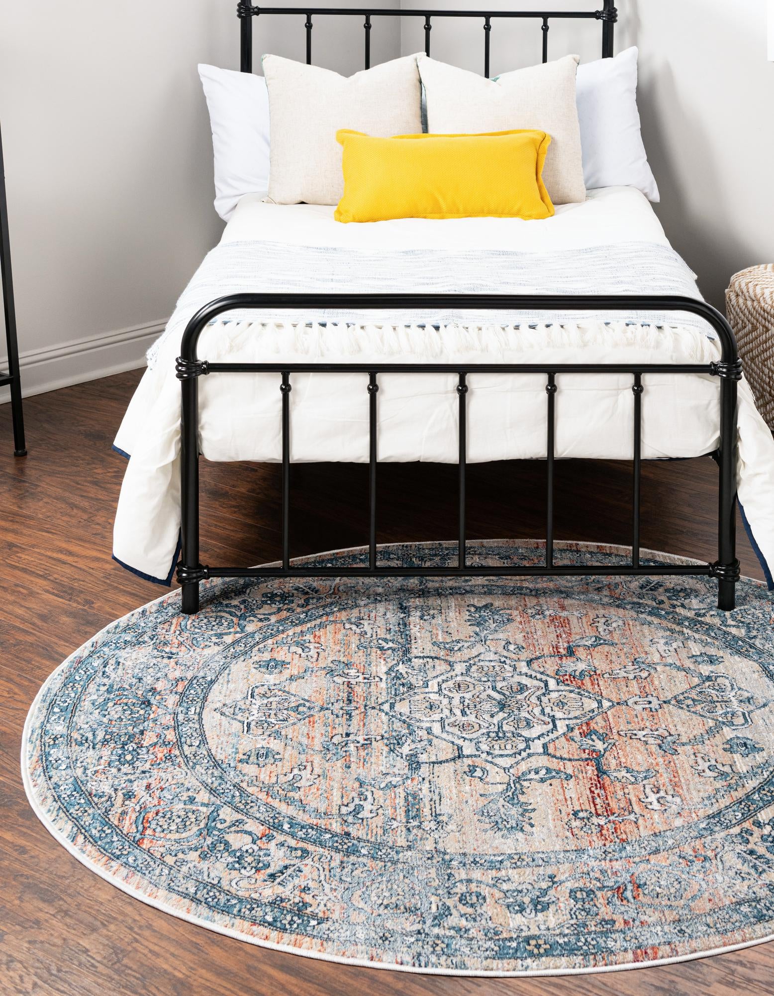 Multicolor 7' x 7' Newport Round Rug | Rugs.com