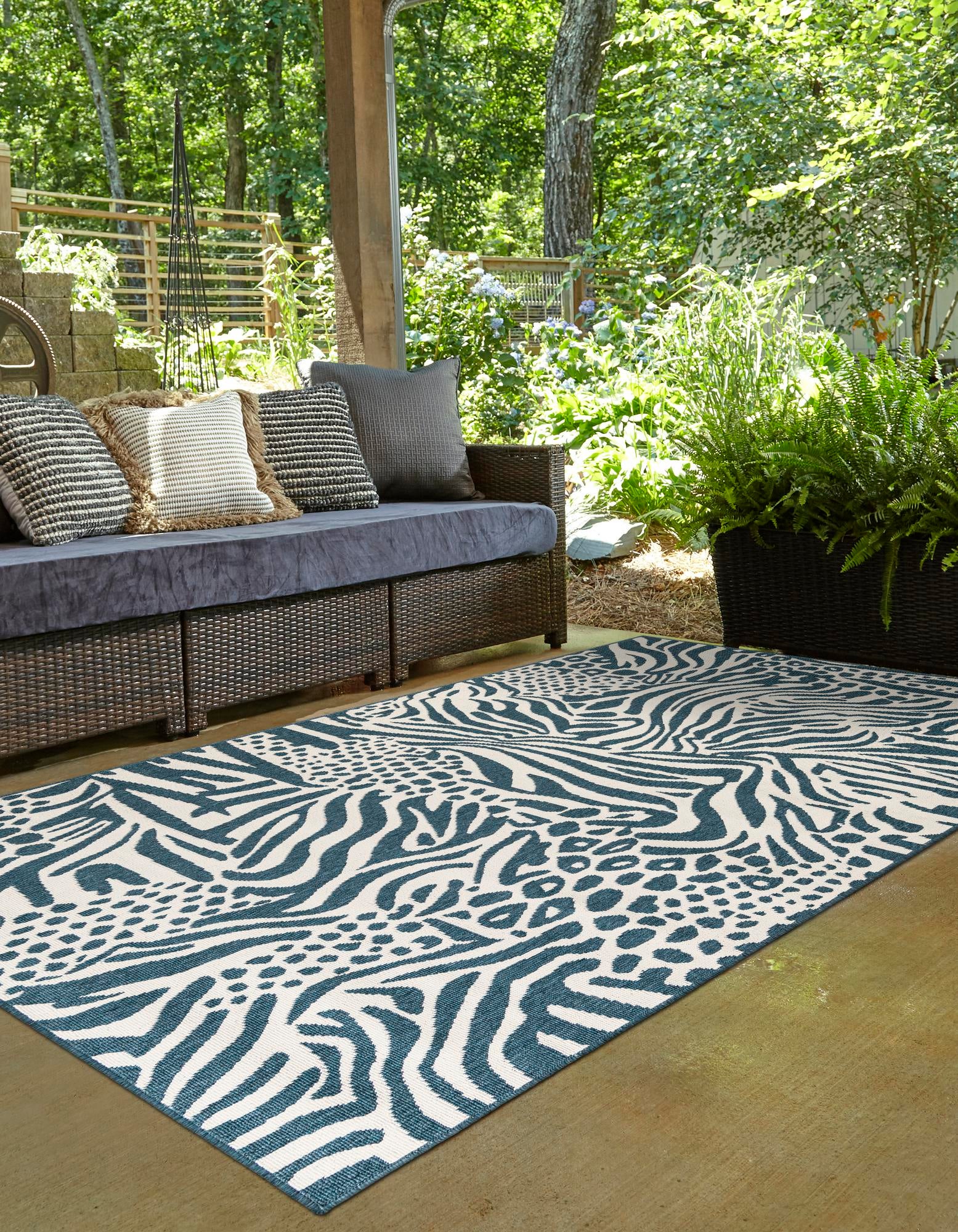 Navy Blue and Ivory 4' x 6' Safari Indoor / Outdoor Rug | Rugs.com