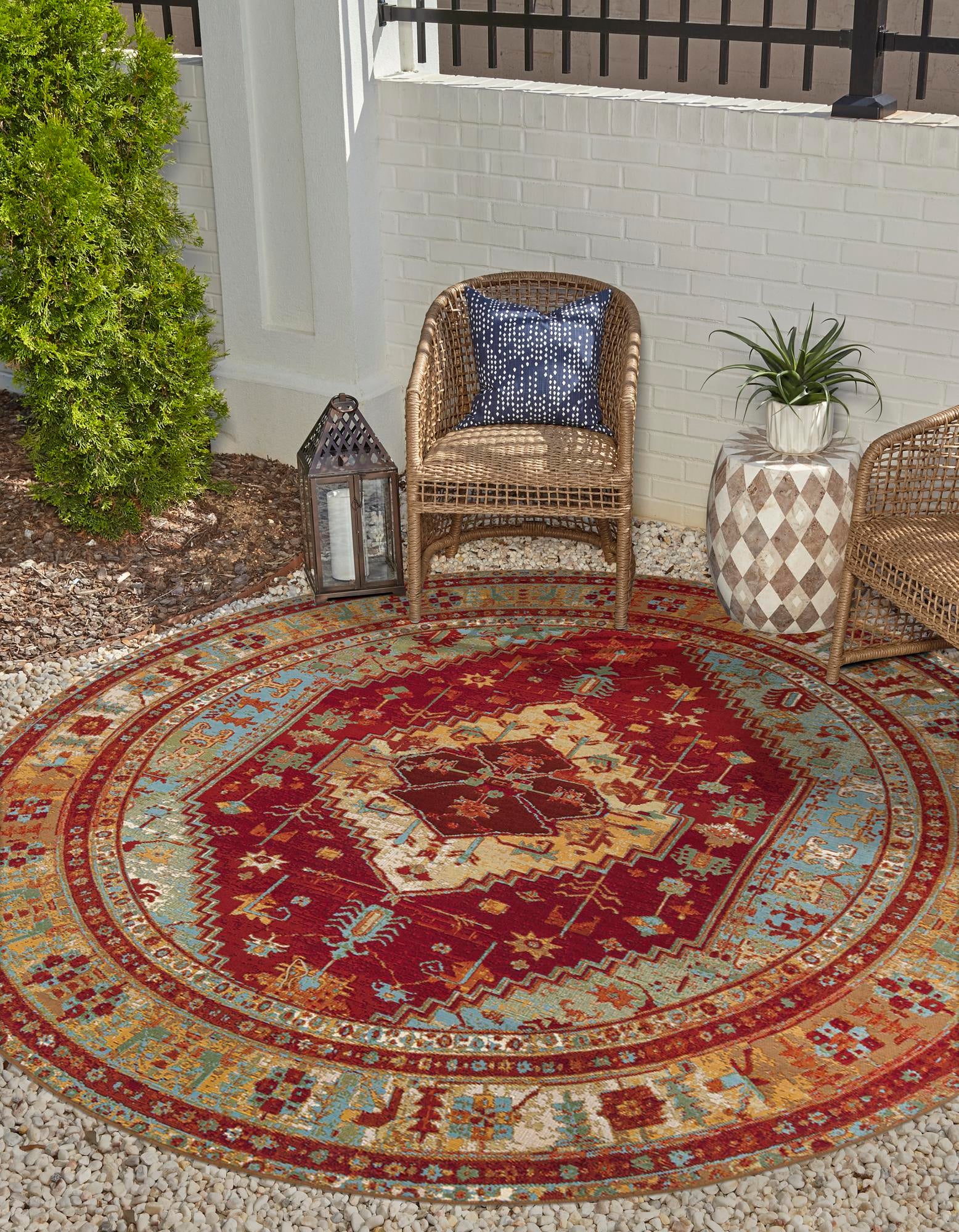 Red Green Blue 6' x 6' Traditional Indoor / Outdoor Round Rug | Rugs.com