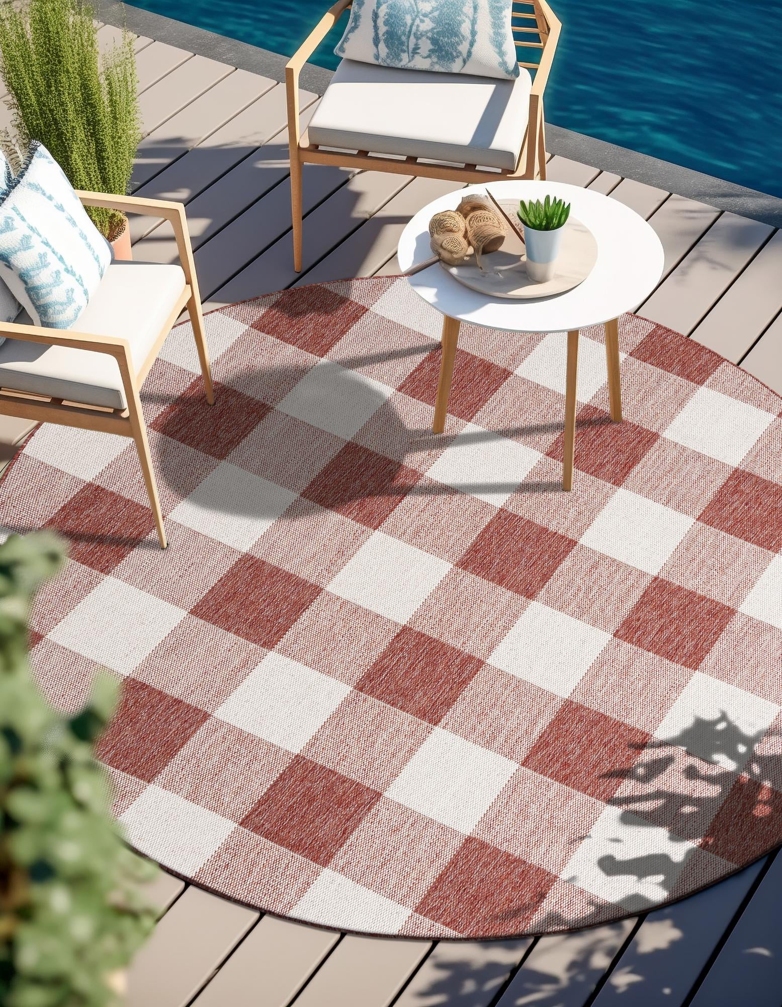 Red 6' x 6' Checkered Indoor / Outdoor Round Rug | Rugs.com