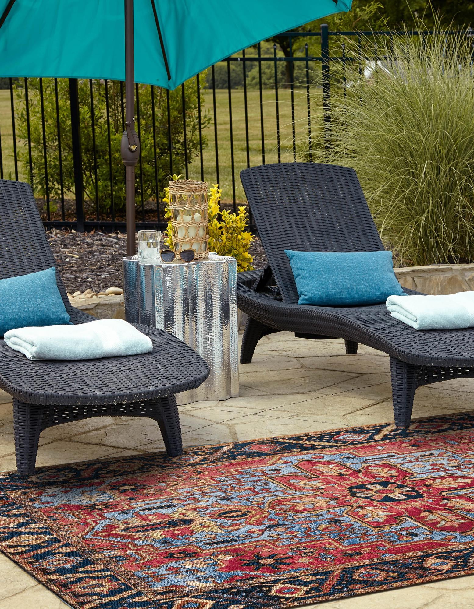 Rust Red and Blue 4' x 6' Traditional Indoor / Outdoor Rug | Rugs.com