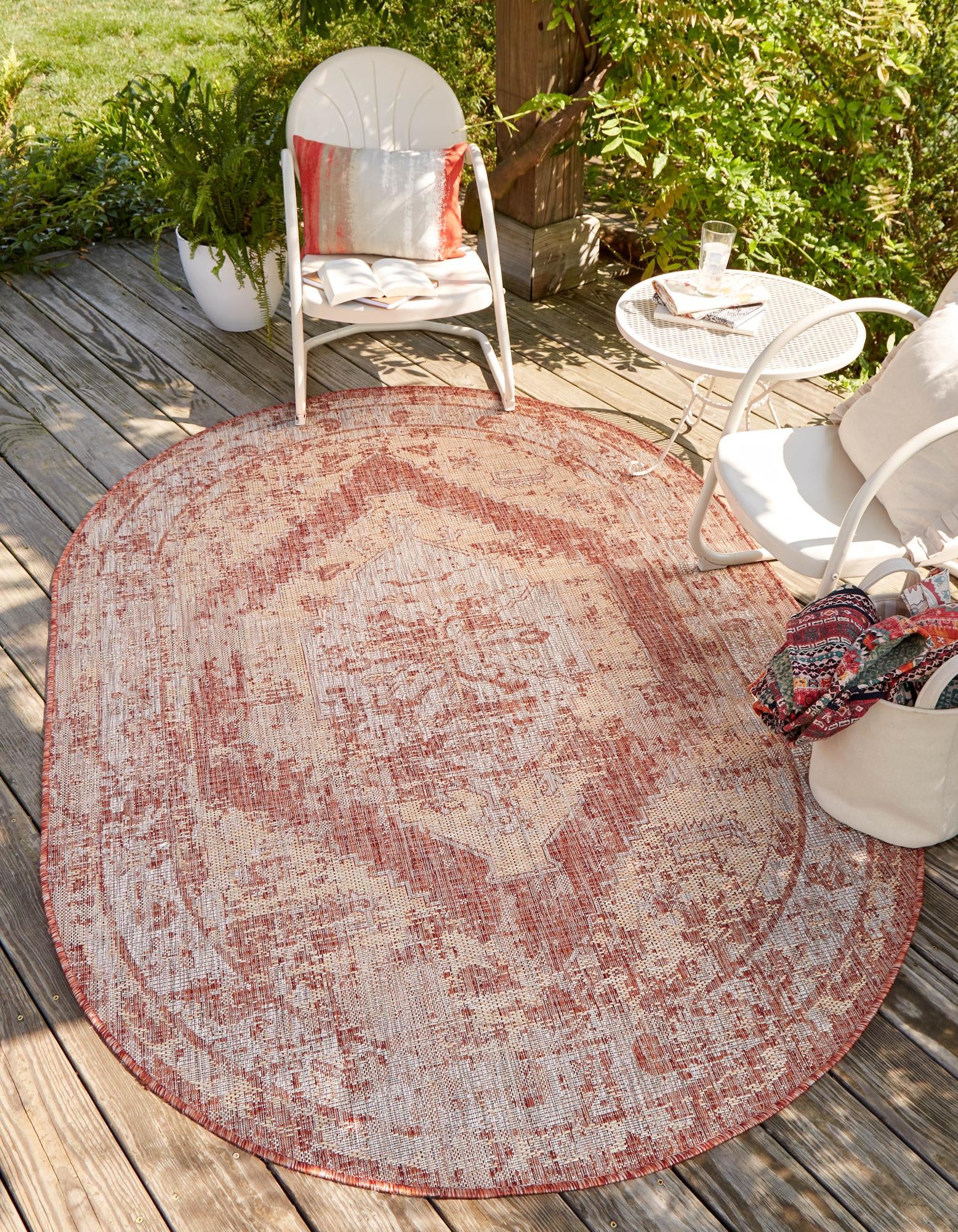 Rust Red 5' 3 x 7' 10 Traditional Indoor / Outdoor Oval Rug | Rugs.com