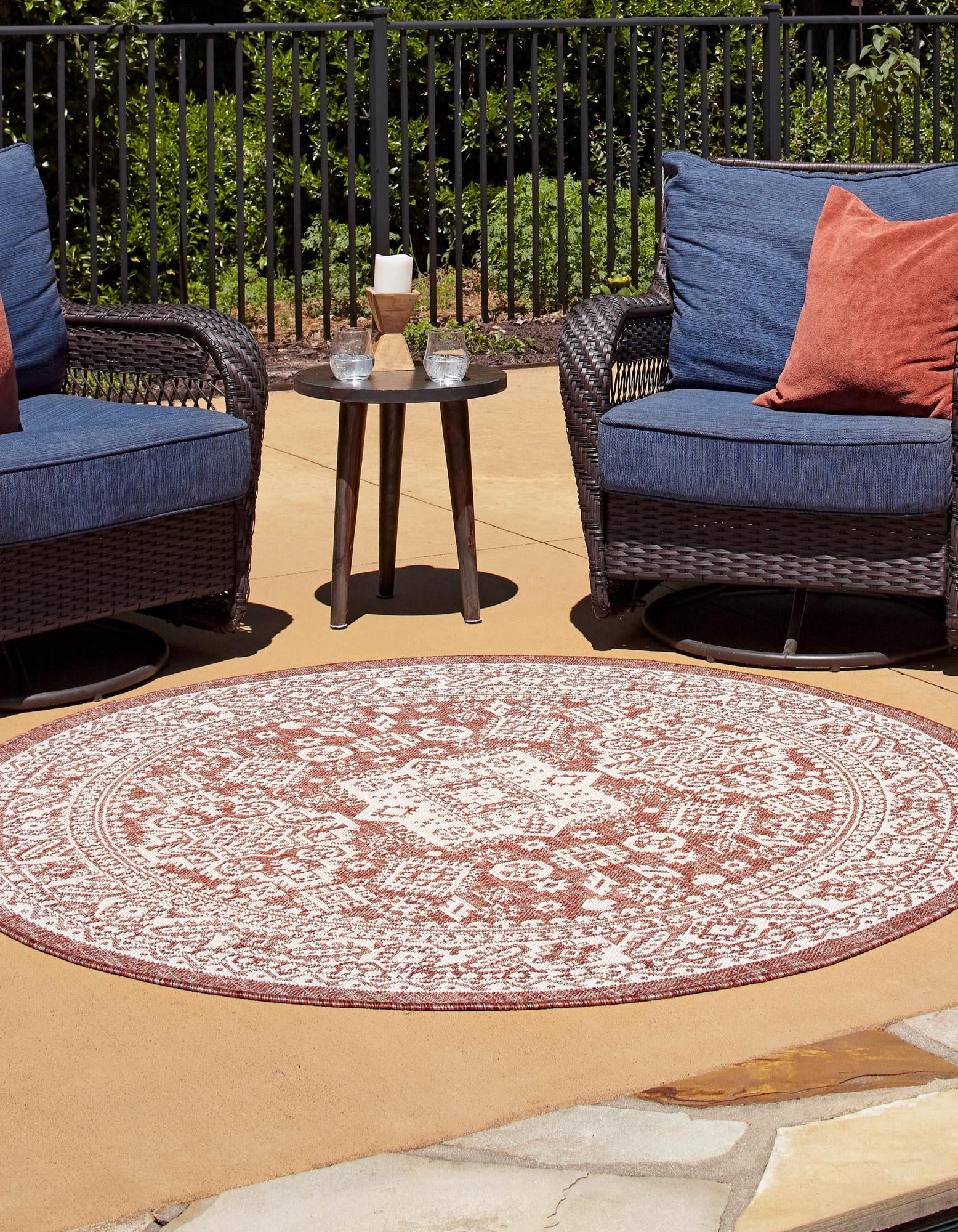 Rust Red 7' 10 x 7' 10 Aztec Indoor / Outdoor Round Rug | Rugs.com