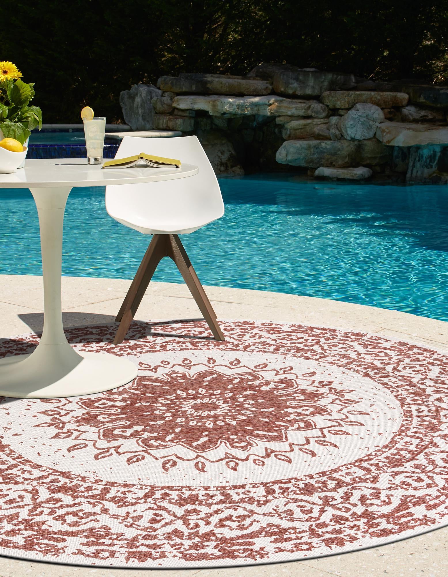 Rust Red 10' x 10' Traditional Indoor / Outdoor Round Rug | Rugs.com