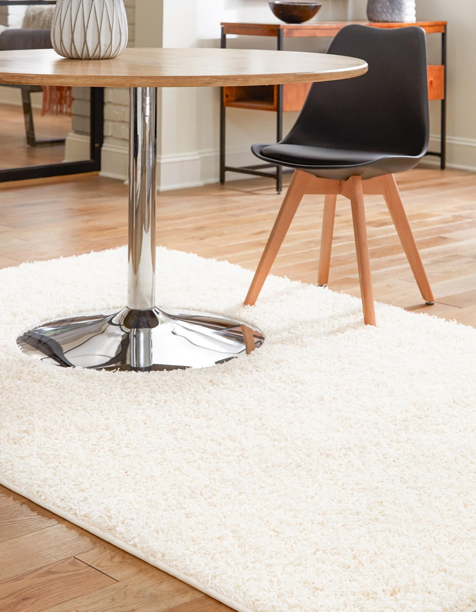 Snow White 2' 2 x 3' Comfort Solid Shag Rug | Rugs.com