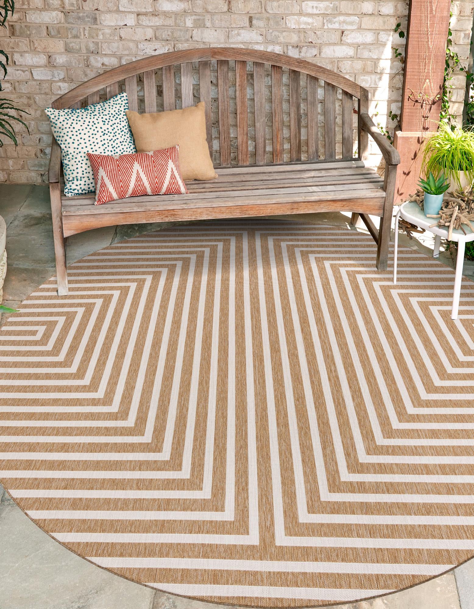 Taupe 7' 10 x 7' 10 Modern Indoor / Outdoor Round Rug | Rugs.com