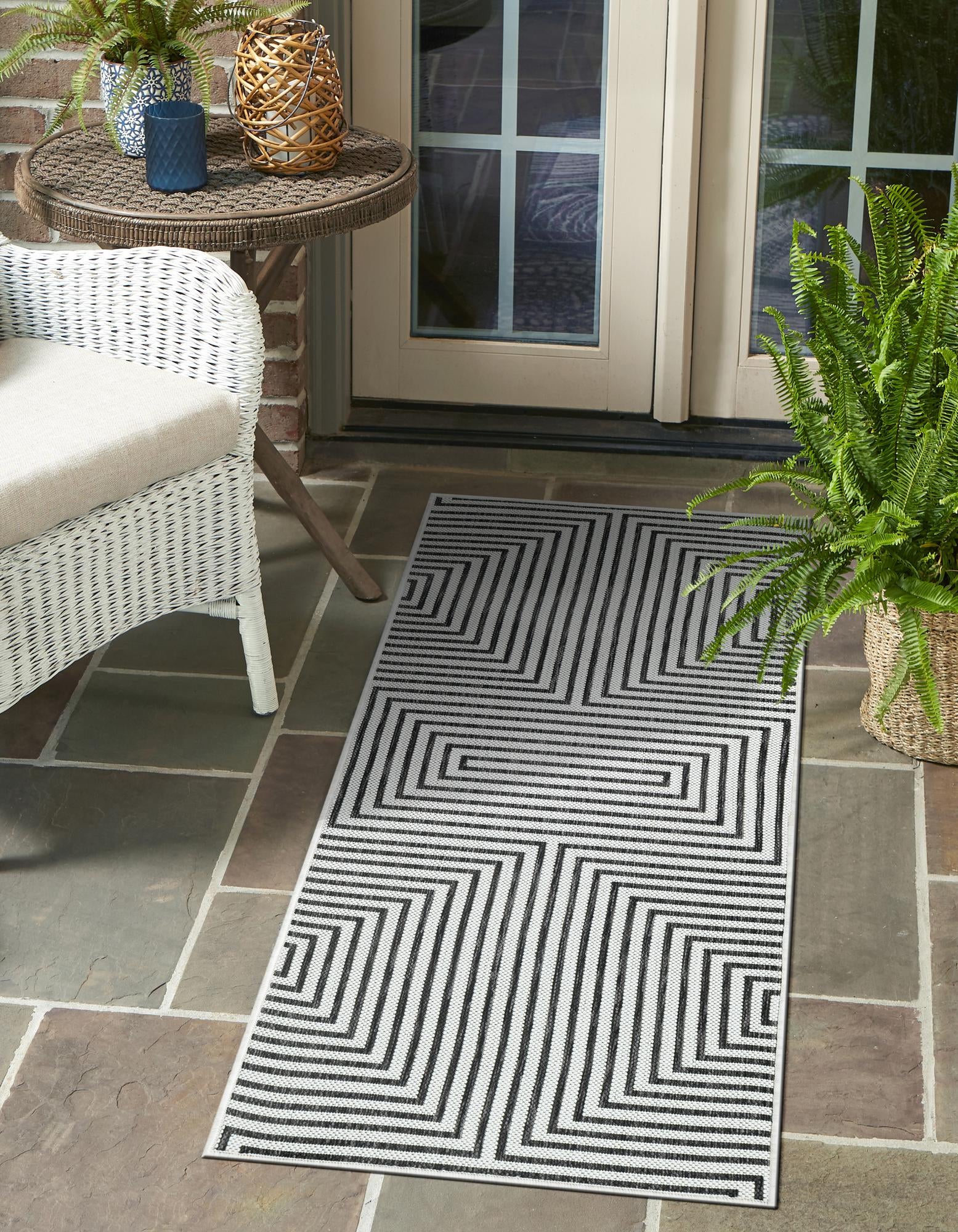 White and Black 2' 7 x 12' Modern Indoor / Outdoor Runner Rug | Rugs.com